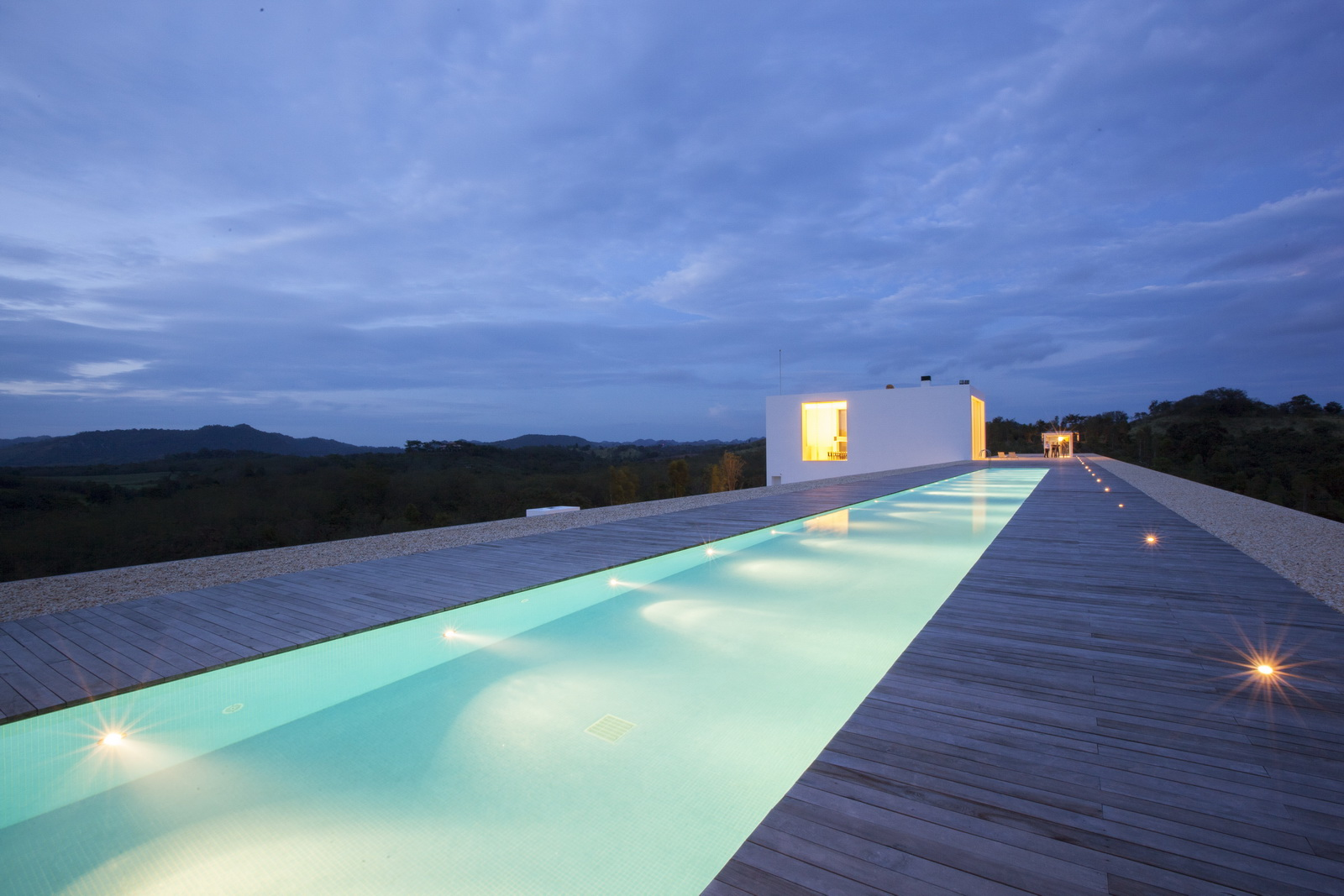 Gallery of 150M Weekend House / Shinichi Ogawa & Associates - 10
