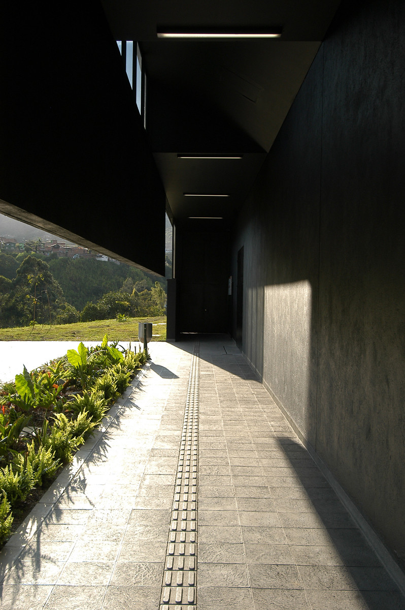 Gallery of Fernando Botero Park Library / G Ateliers Architecture - 26