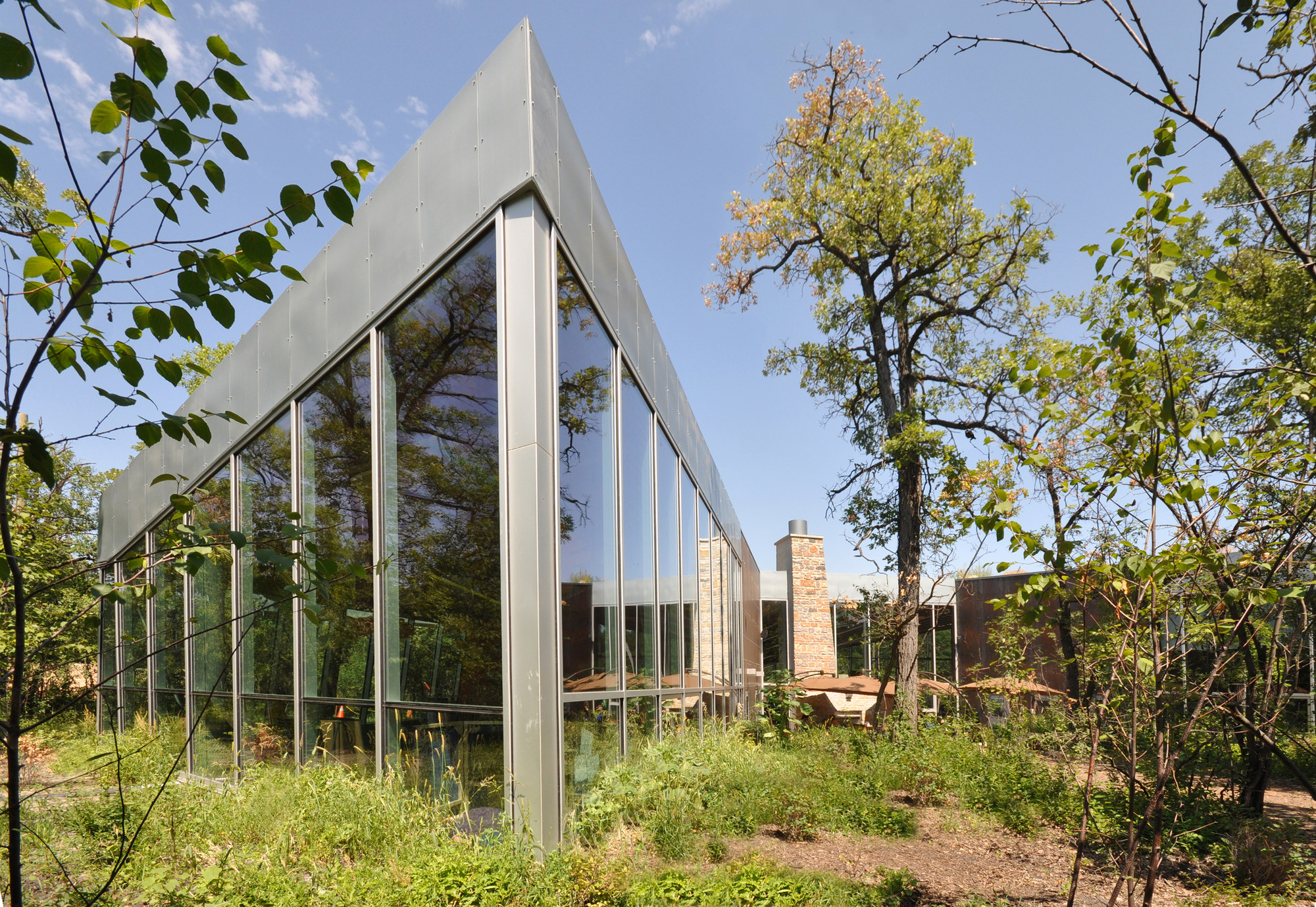 Galería de The Qualico Family Centre / Number TEN Architectural - 16