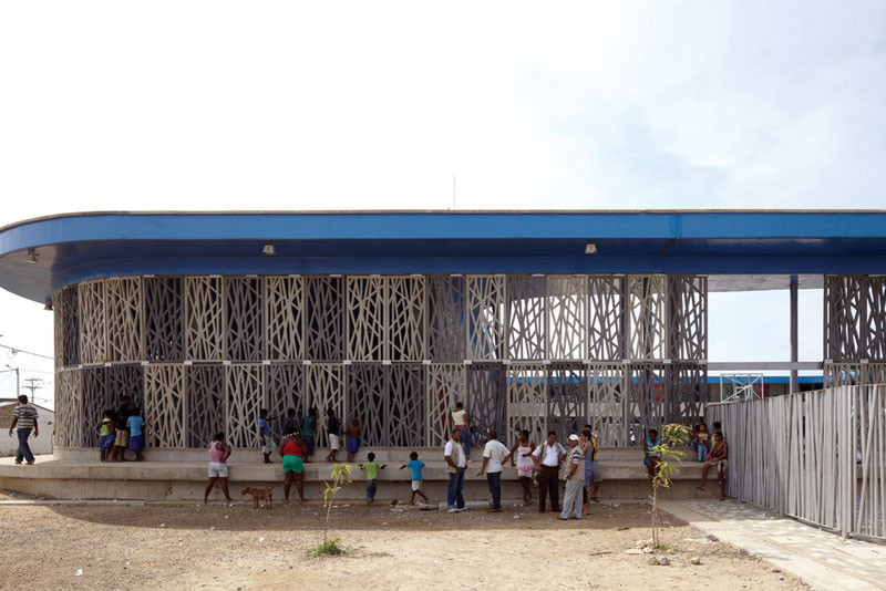 Galeria de Colégio Flor de Campo / Giancarlo Mazzanti + Plan:b ...
