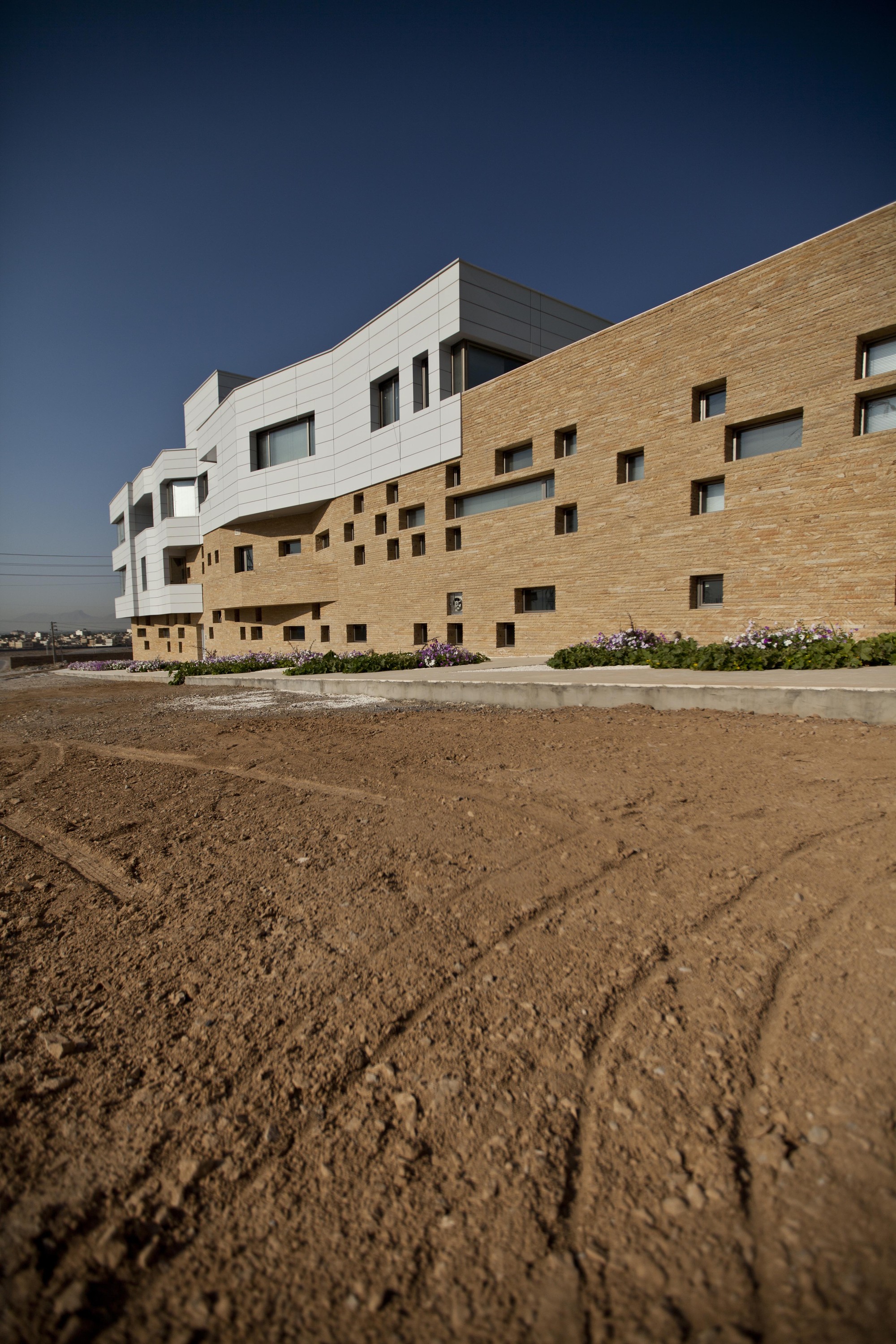 Gallery of DGS-Co Office Building / Ayeneh Office - 8