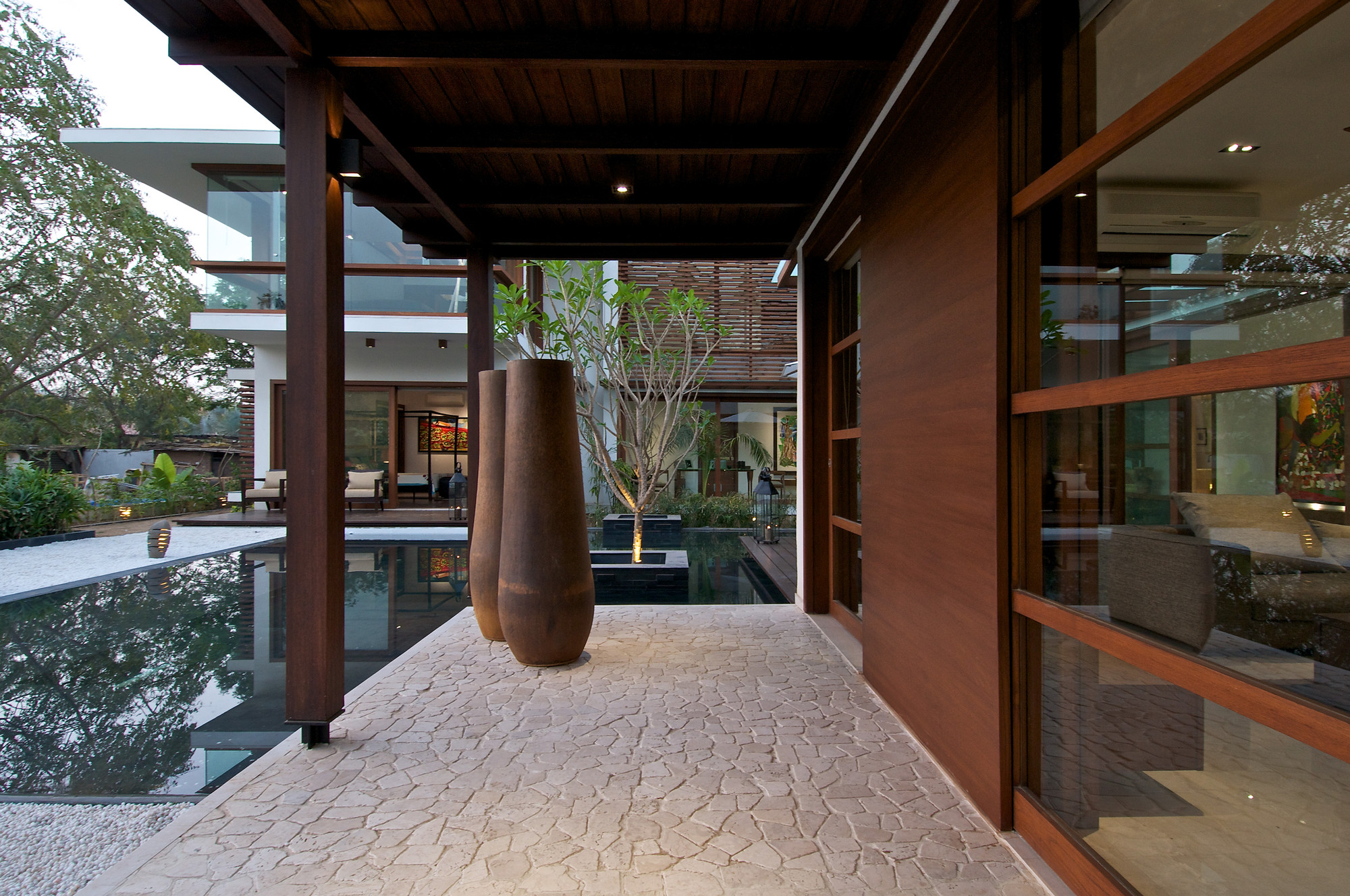 Gallery of The Courtyard House / Hiren Patel Architects - 8