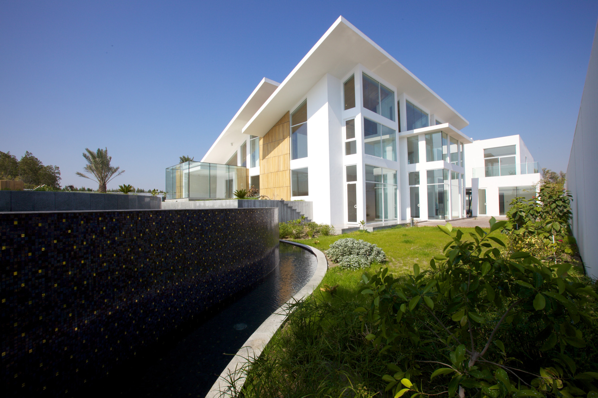 Gallery of Bahrain House / MORIQ - 8