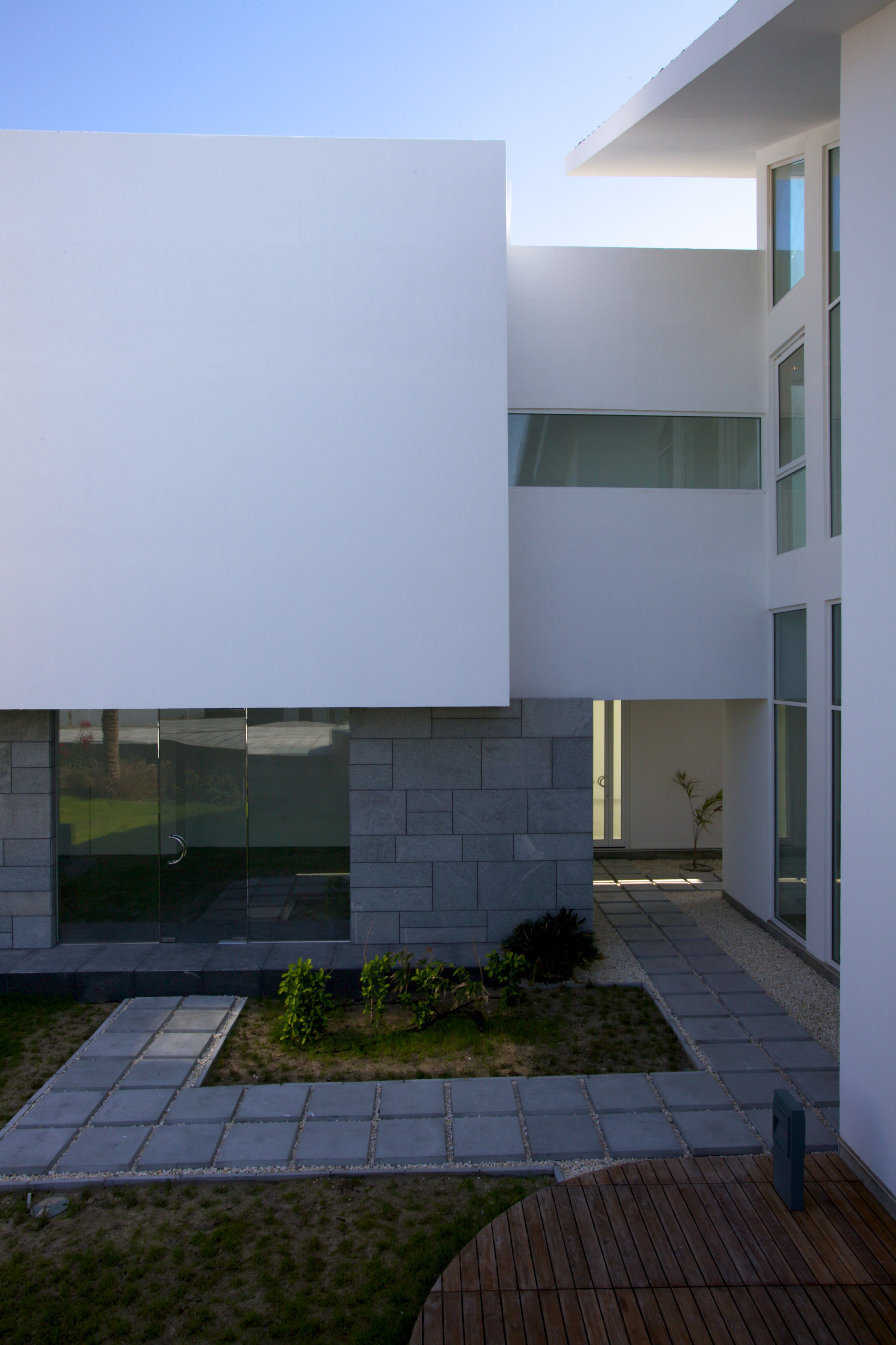 Gallery of Bahrain House / MORIQ - 13