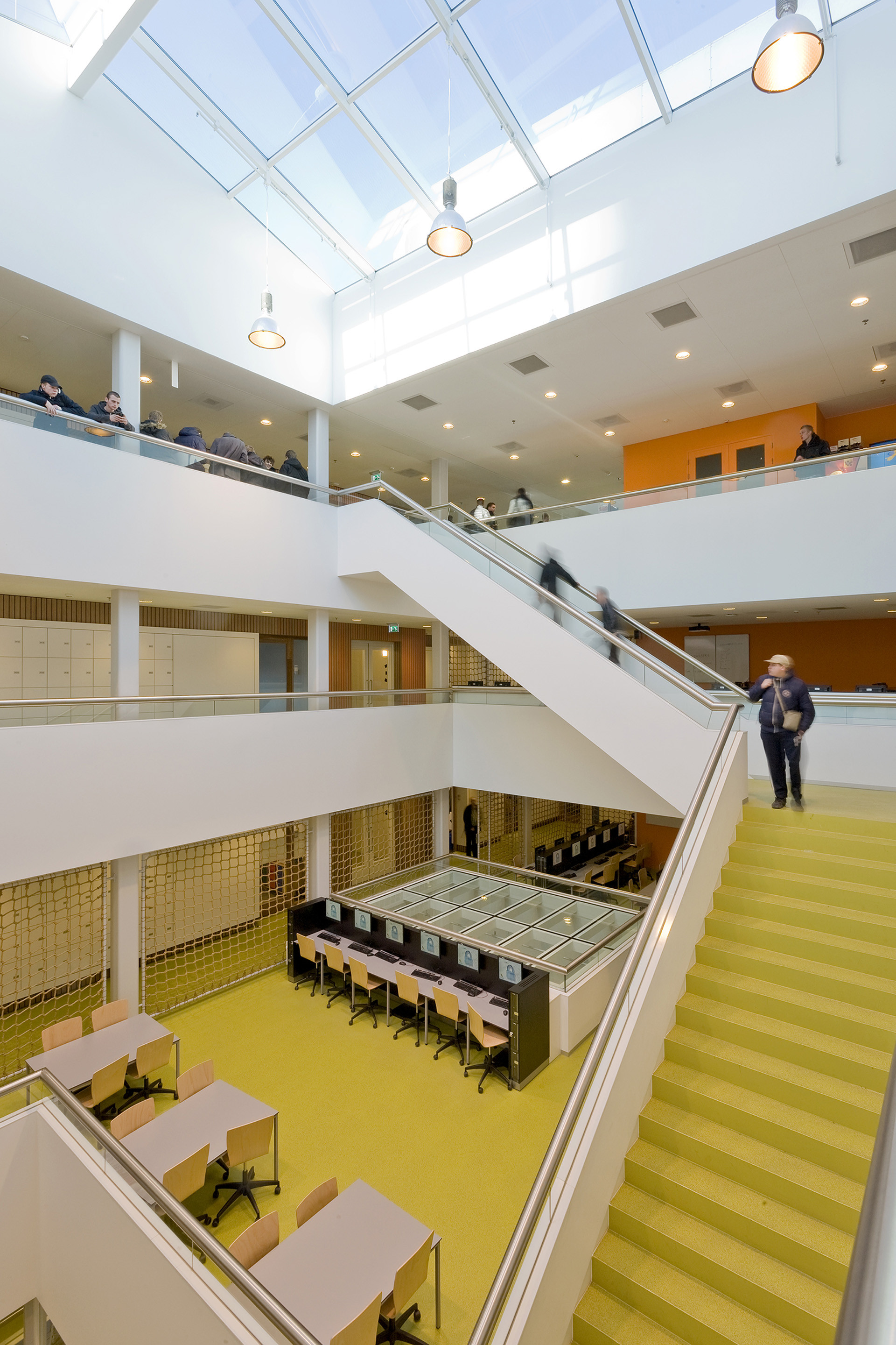 Gallery of Shipping and Transport College / DP6 - 3