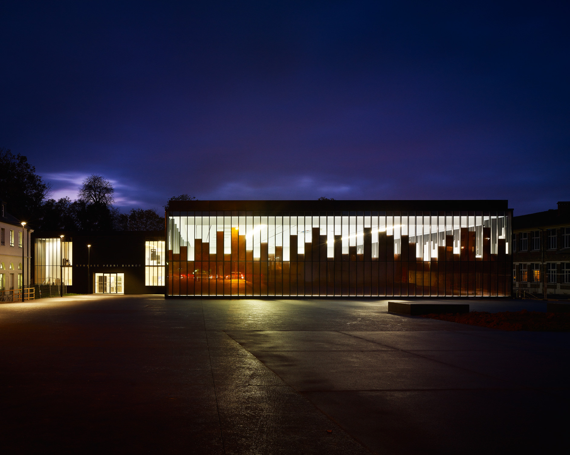 Gimnasio y Explanada del Ayuntamiento / LAN Architecture | ArchDaily en ...
