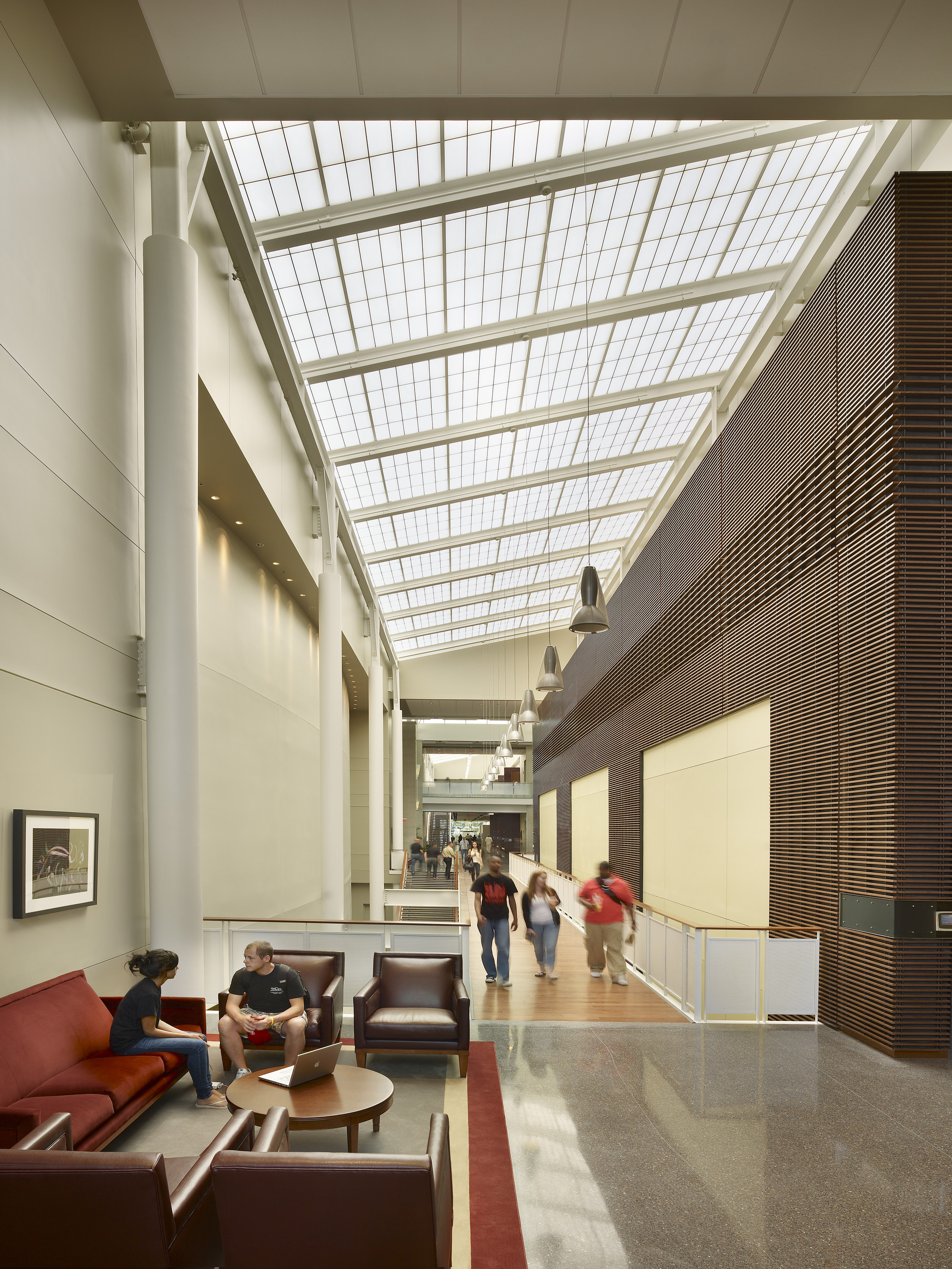 Galeria de Campus Central Stockton / KSS Architects + VMDO Architects - 8