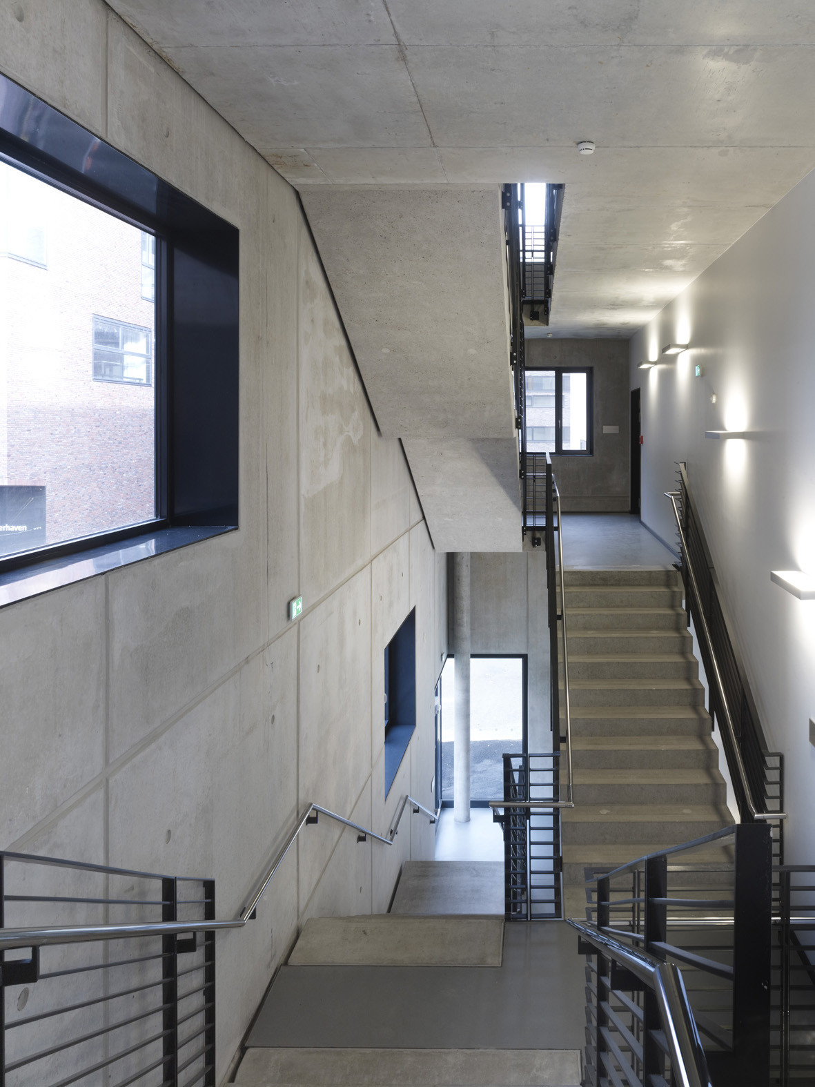 Gallery of Bremerhaven University House T / Kister Scheithauer Gross ...