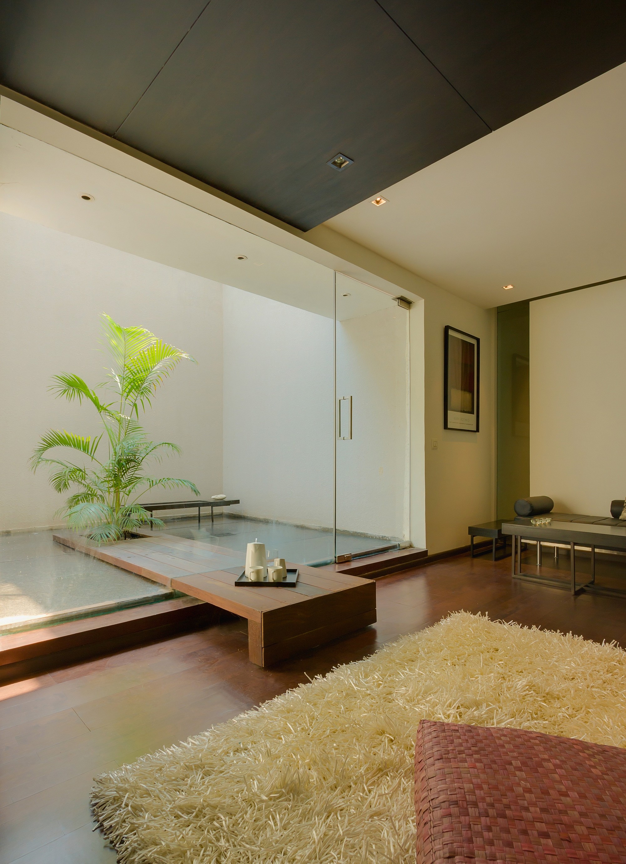 Gallery of The Overhang House / DADA & Partners - 19