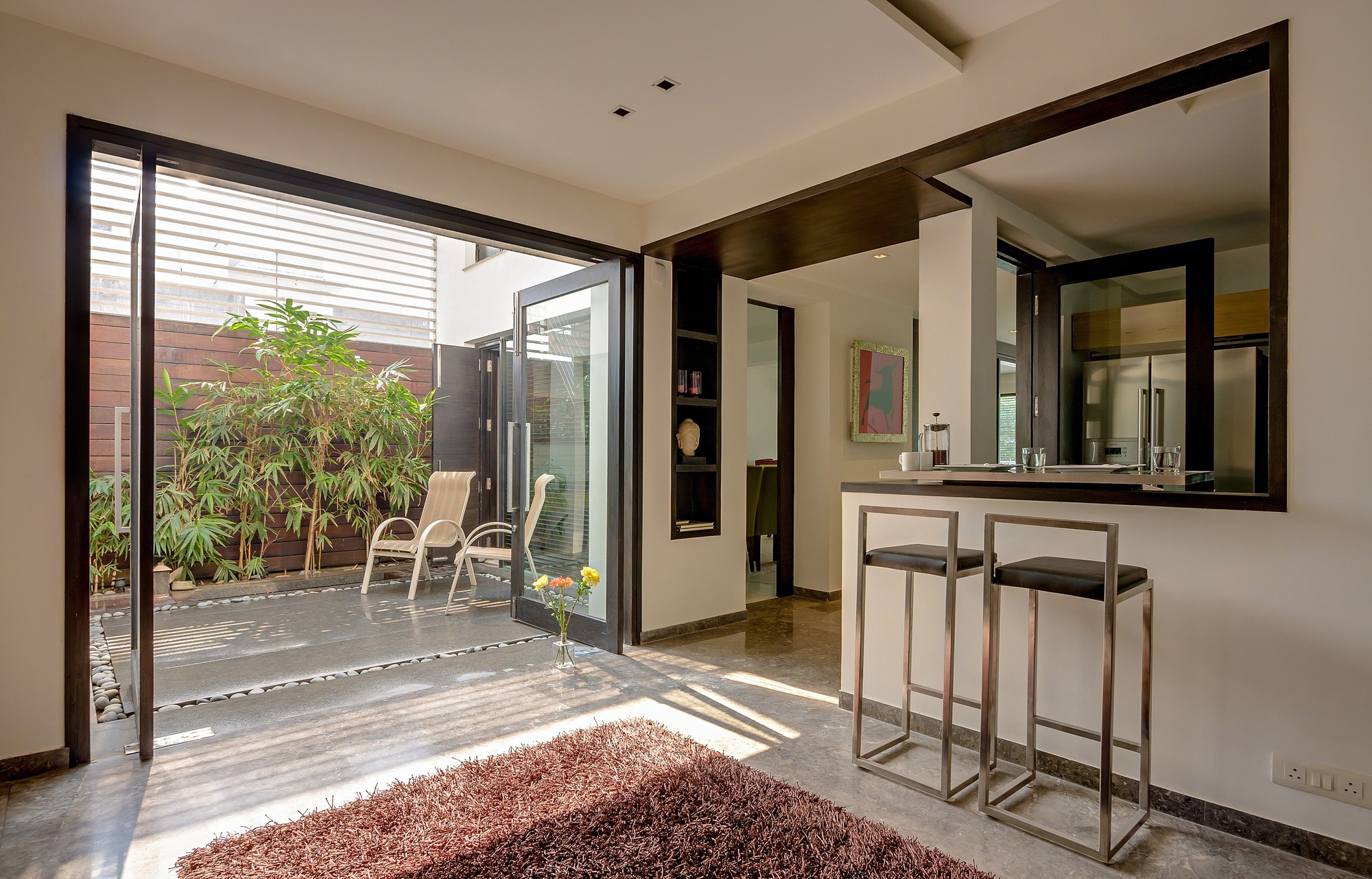 Gallery of The Overhang House / DADA & Partners - 22