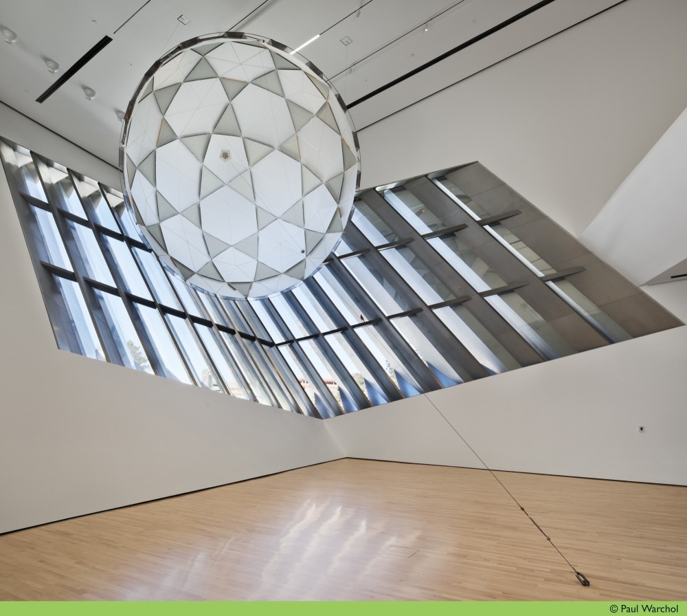 Galeria de O dinamismo do Eli and Edythe Broad Museum de Zaha - 5