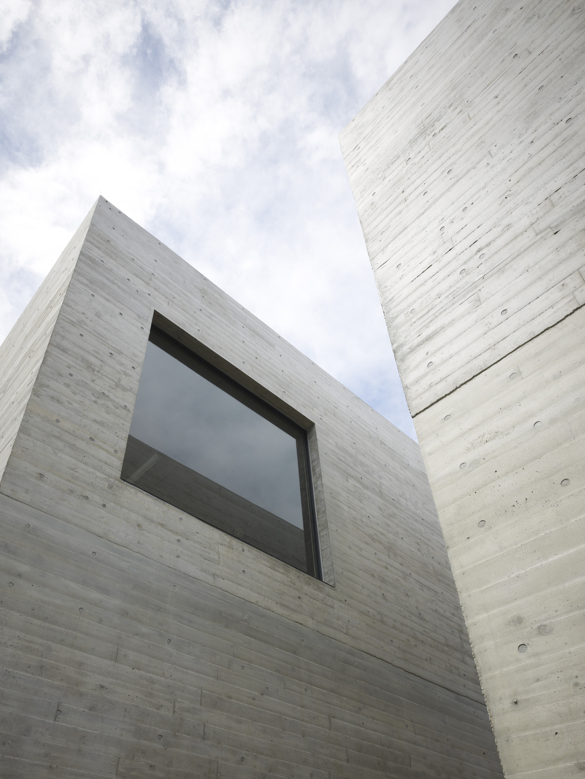 Gallery of T2 retail shop / General Design - 8