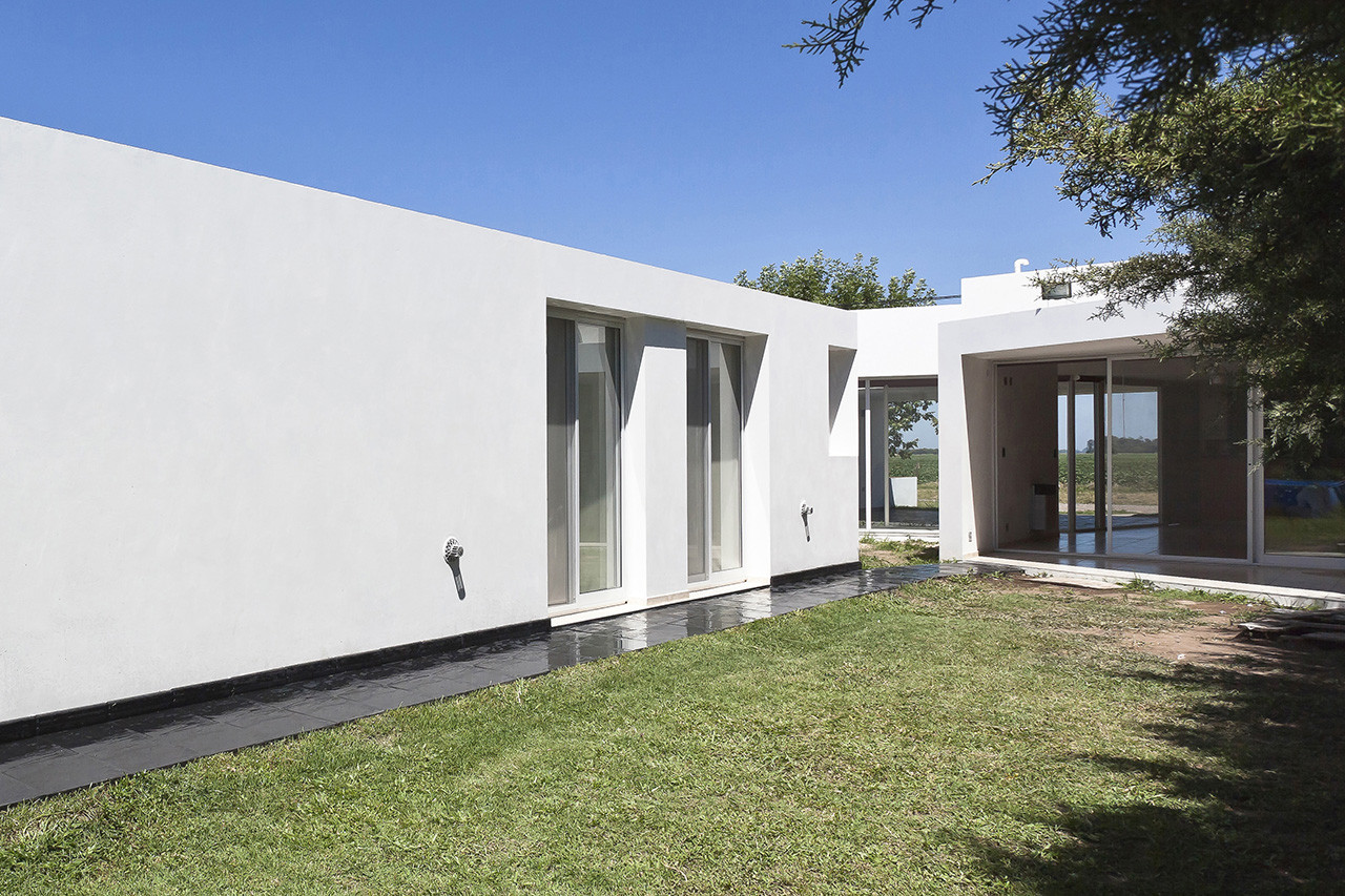 Gallery of Fiore House / Cekada-Romanos Arquitectos - 2