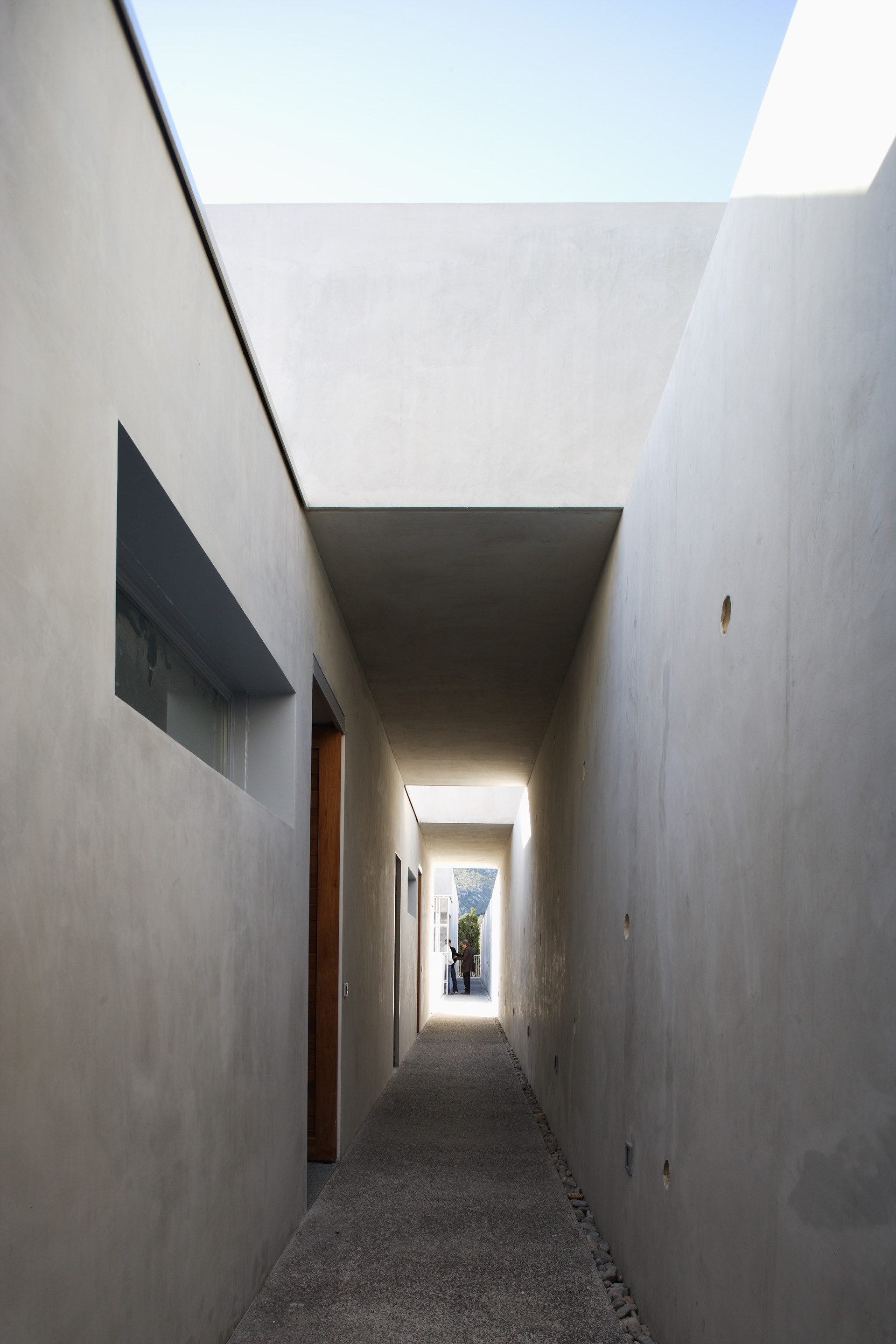 Gallery of Strip Of Six Appartments In Eze / CAB Architects - 27
