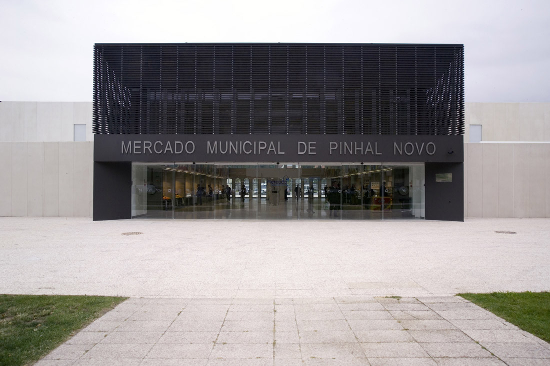Galeria de Mercado Municipal de Pinhal Novo / Silva Dias Arquitectos - 1