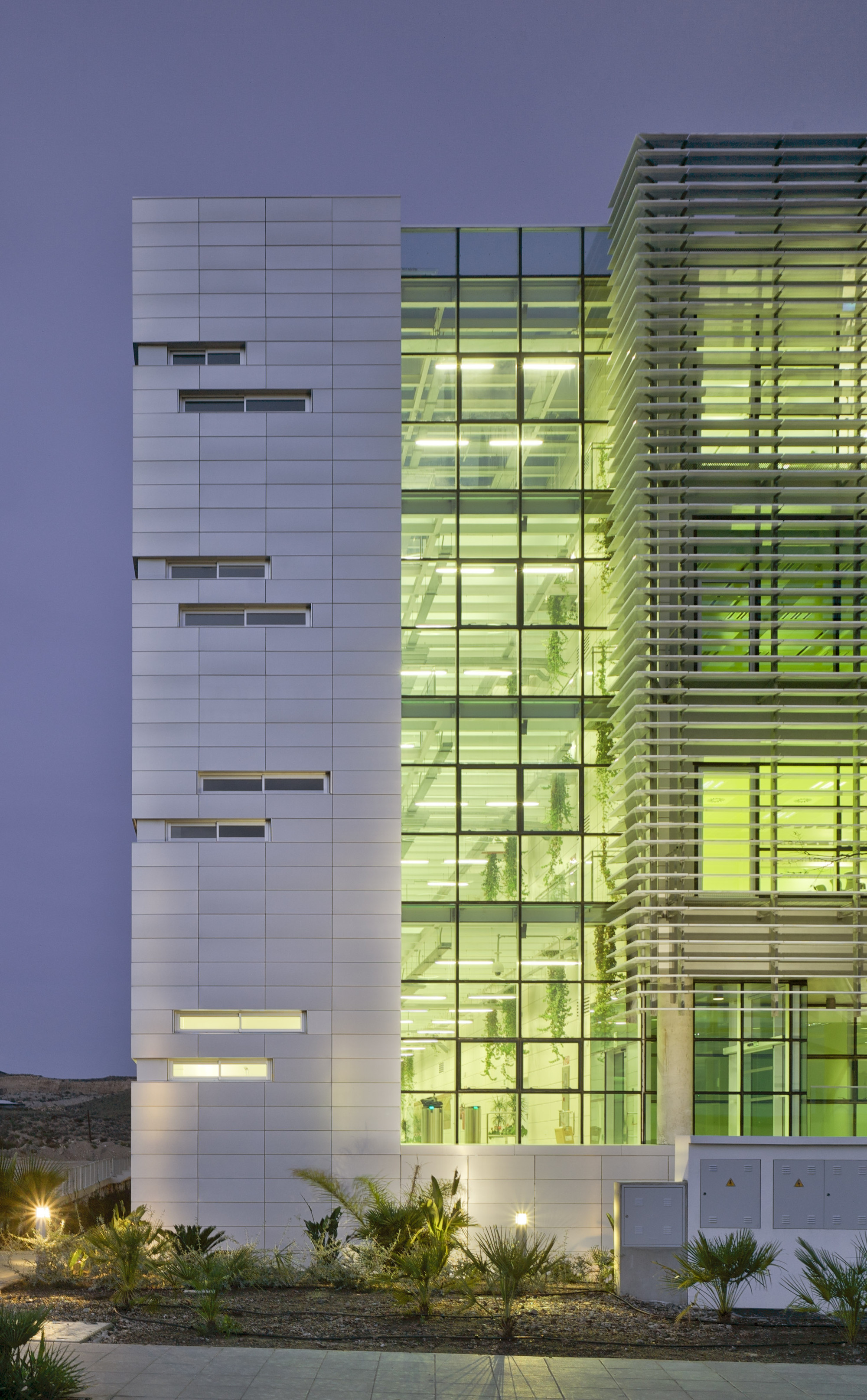 Gallery of Tecnova Headquarters / Ferrer Arquitectos - 5