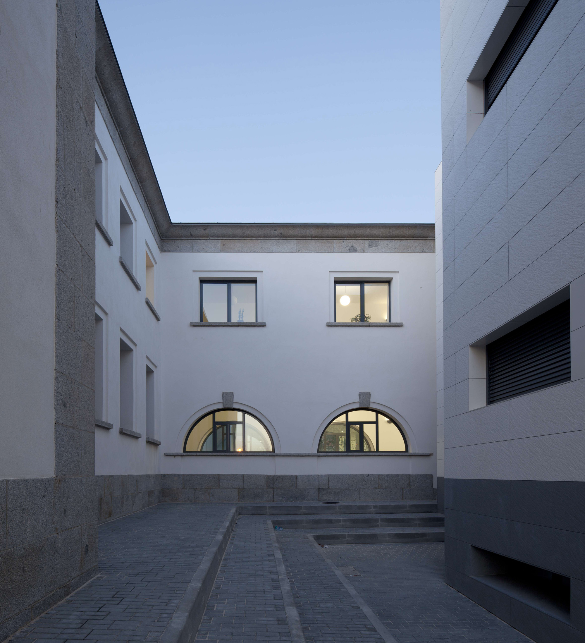 Gallery of Avila Hospital / EACSN - 15