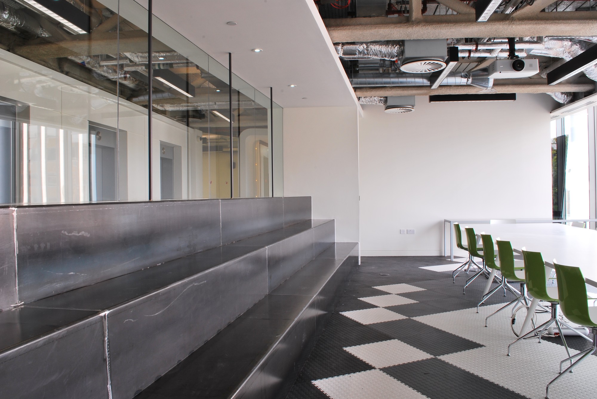 Galeria de Escritório de Design HQ / Archer Architects - 4