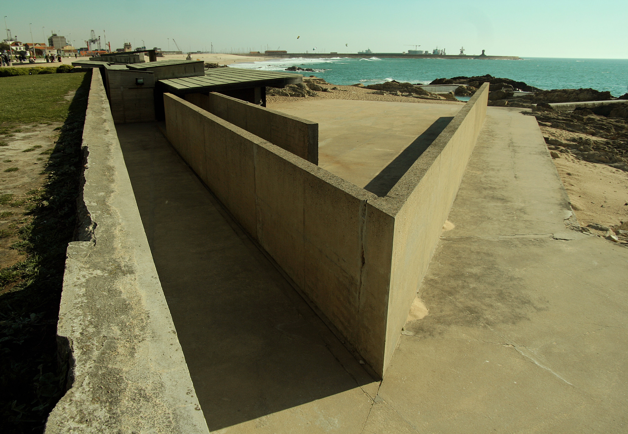 Gallery of AD Classics: Leça Swimming Pools / Álvaro Siza Vieira - 13