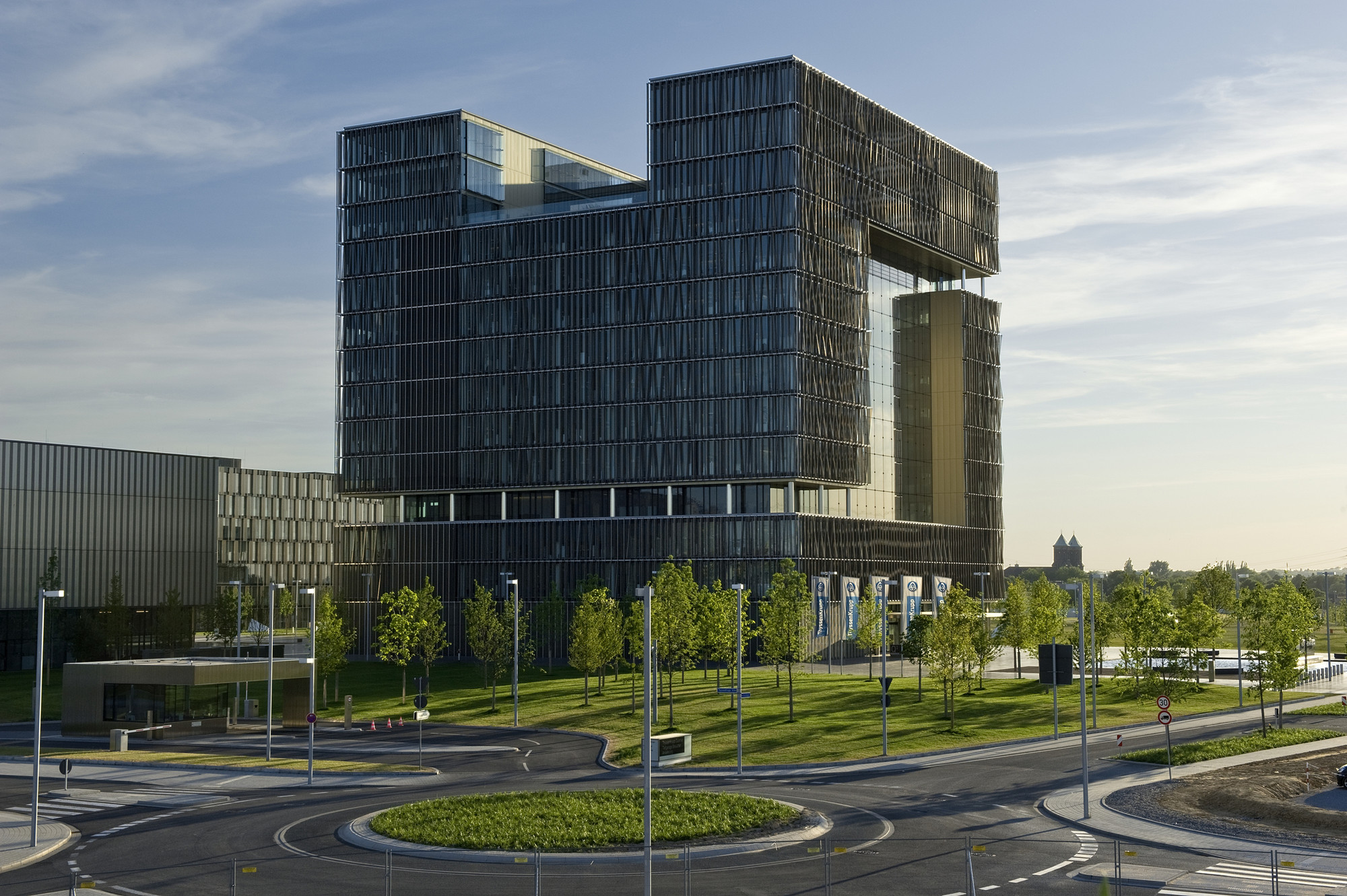 Gallery of Q1, ThyssenKrupp Quarter Essen / JSWD Architekten + Chaix ...