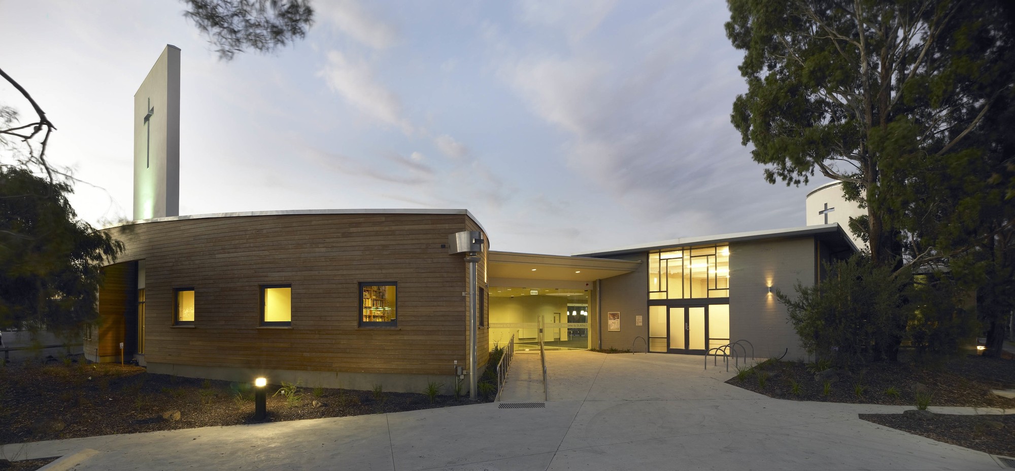 Gallery of St Alfred’s Church / Studio B Architects - 4