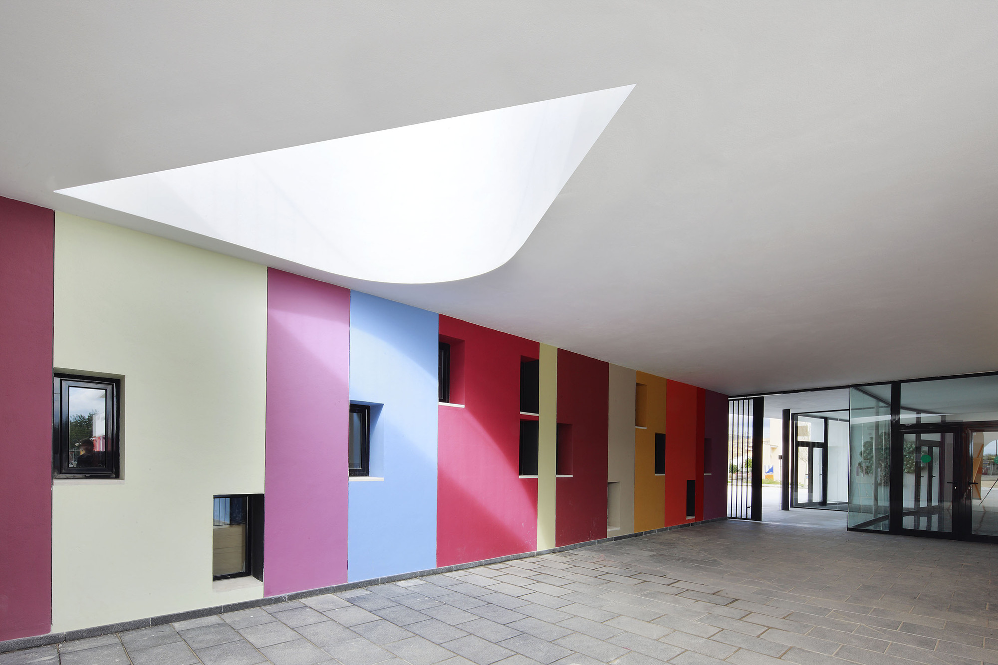 Gallery of Binissalem School Complex / RipollTizon - 3