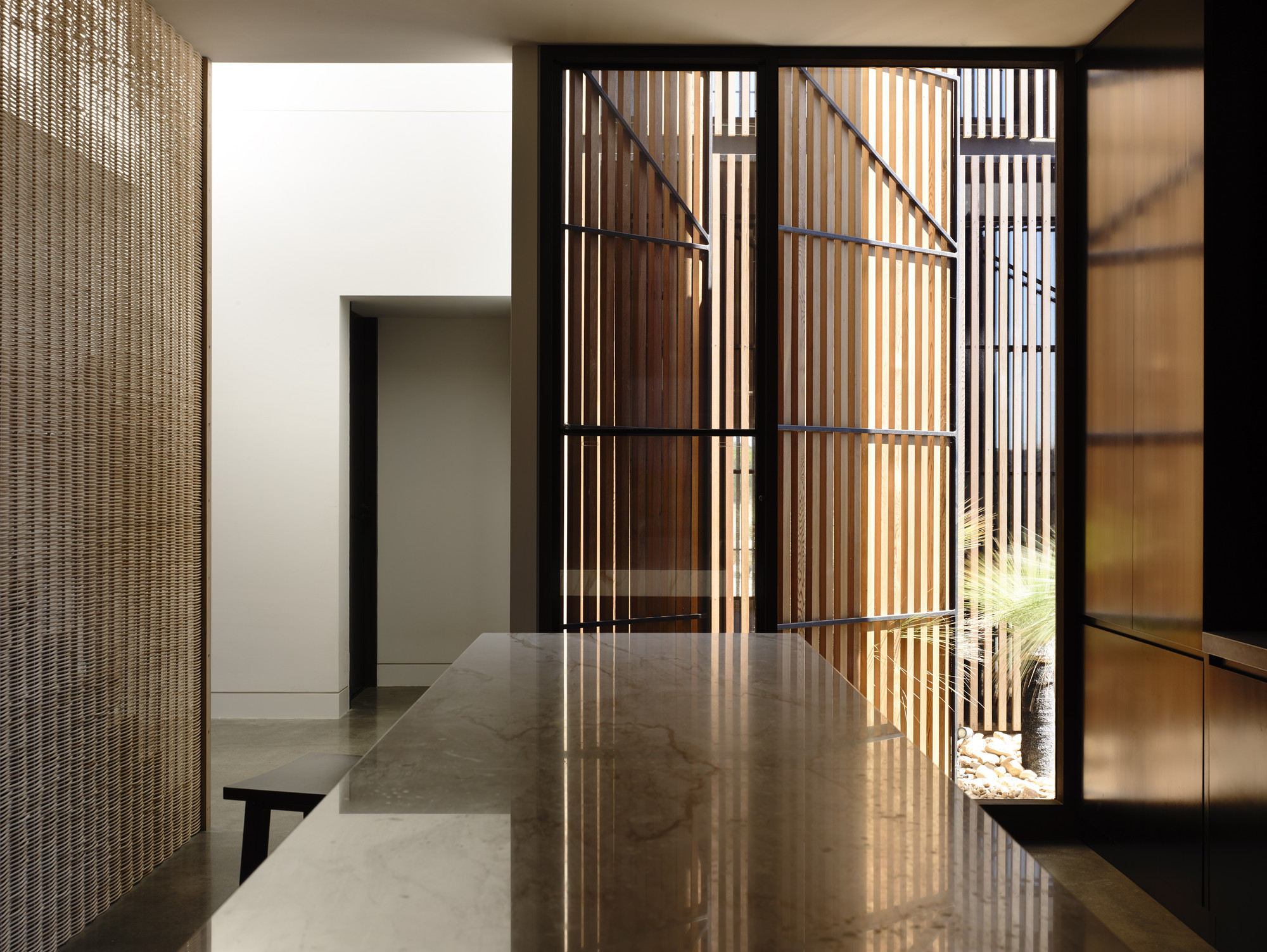 Gallery of Torquay House / Wolveridge Architects - 17