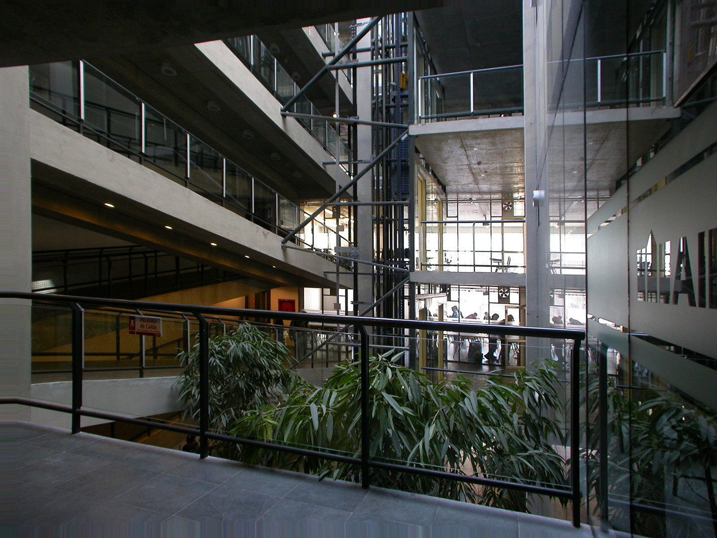 Galería de Edificio AIEP, Barrio Universitario de Santiago / Martin Schmidt Radic Arquitectos ...