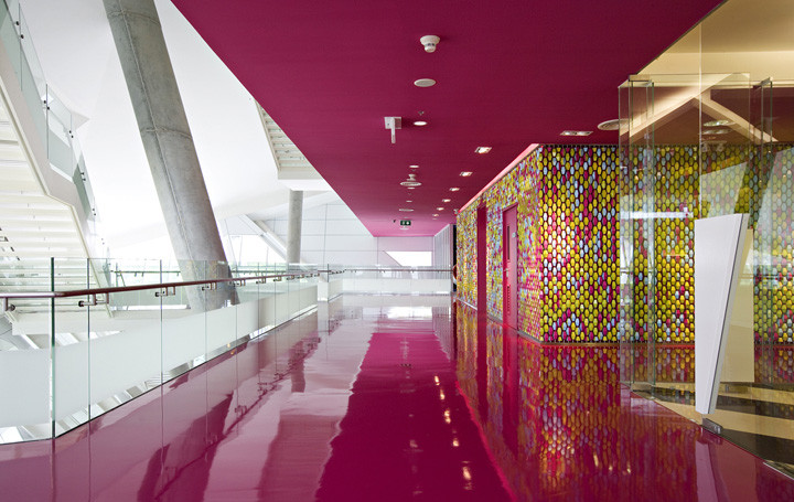 Galería de Centro Creativo de la Universidad de Bangkok / Supermachine ...