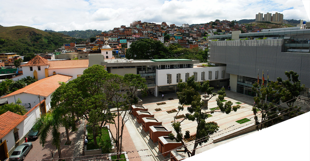 Galería de Nueve Sede de Alcaldía de Baruta / Franco Micucci D ...