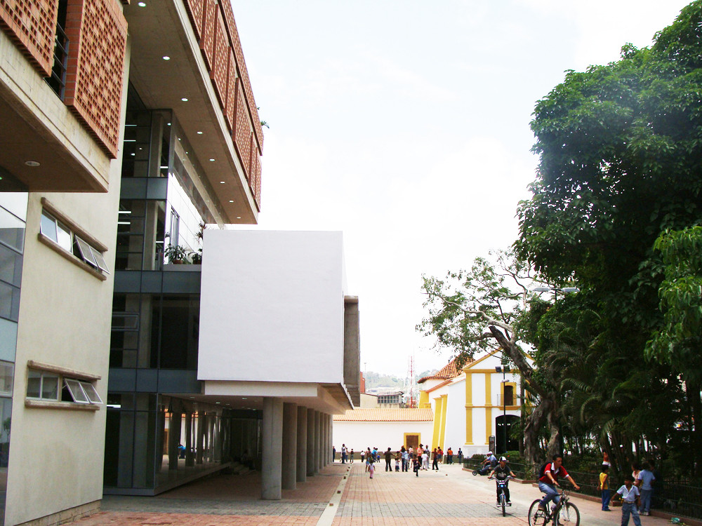 Galería de Nueve Sede de Alcaldía de Baruta / Franco Micucci D ...