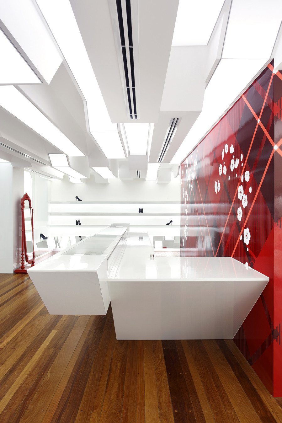 Galería de Tienda Queen Shoes / Studio Guilherme Torres - 6