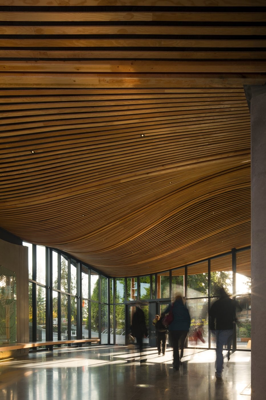 Galería de Centro de visitantes Jardín Botánico Van Dusen / Perkins ...