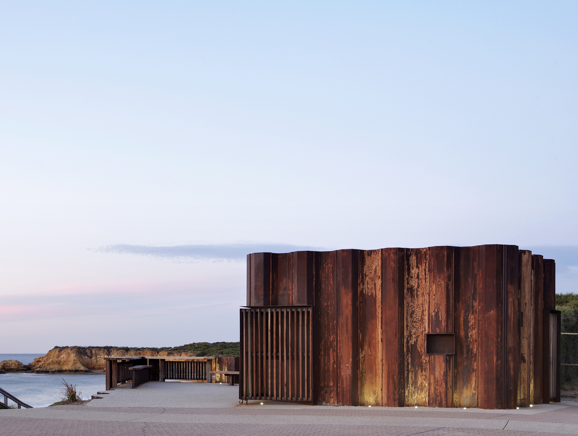 Gallery of Third Wave Kiosk / Tony Hobba Architects - 16