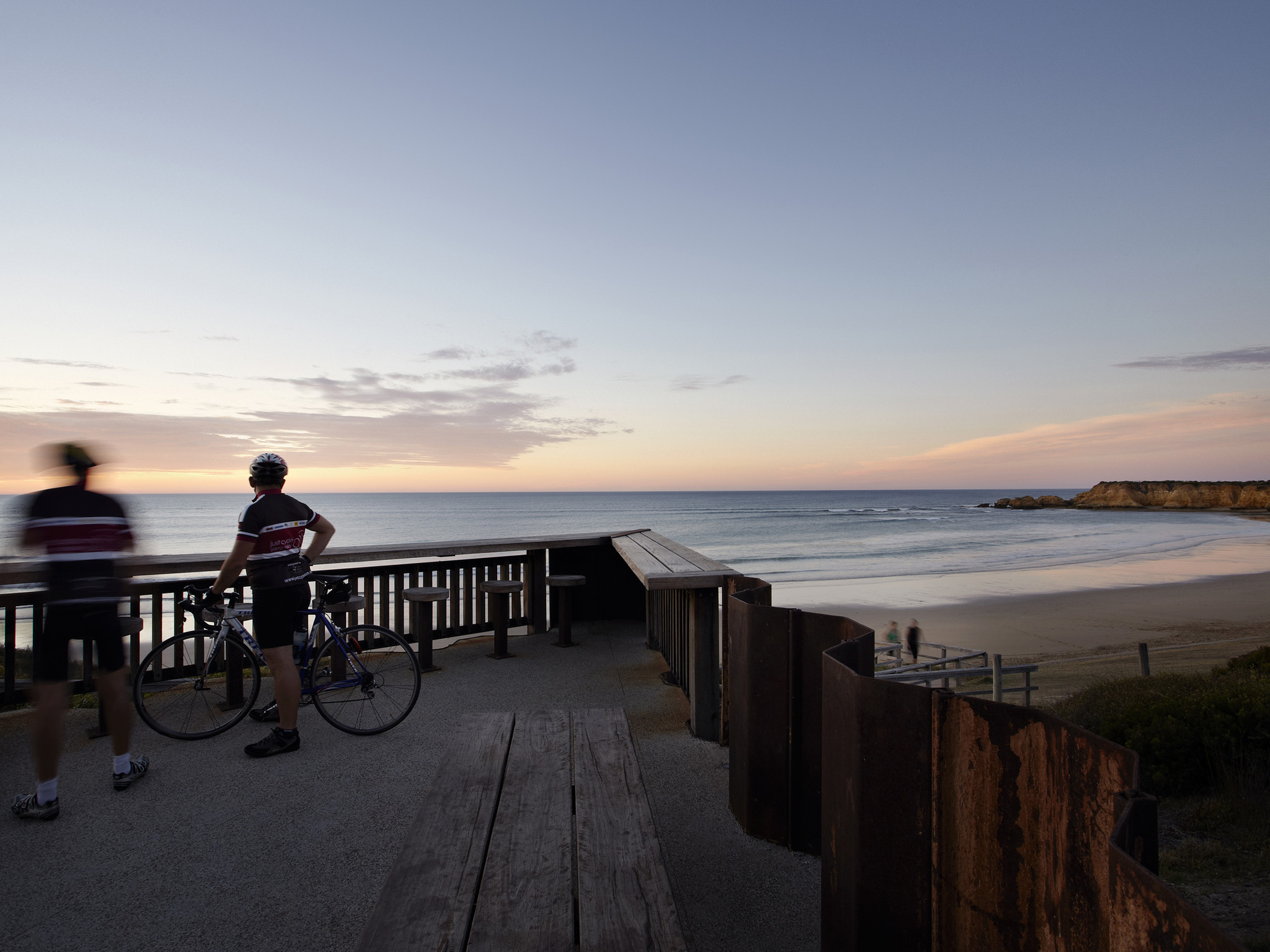 Gallery of Third Wave Kiosk / Tony Hobba Architects - 18