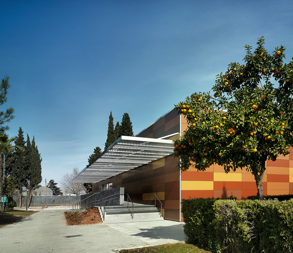 Galería de Nuevo Gimnasio del Club Náutico de Sevilla / Trianera de ...