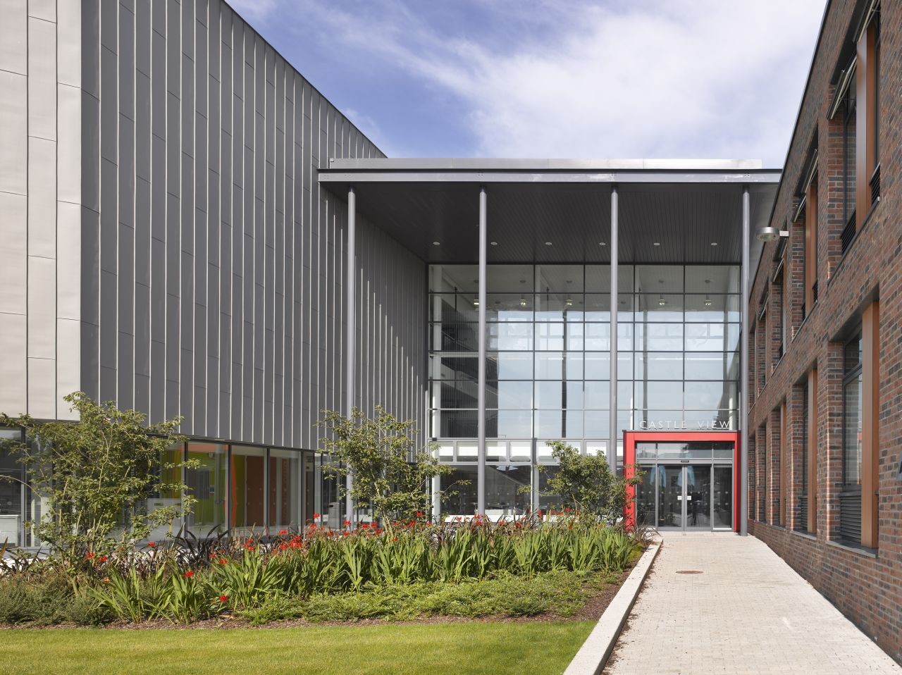 Galeria de Escola Castle View / Nicholas Hare Architects - 8