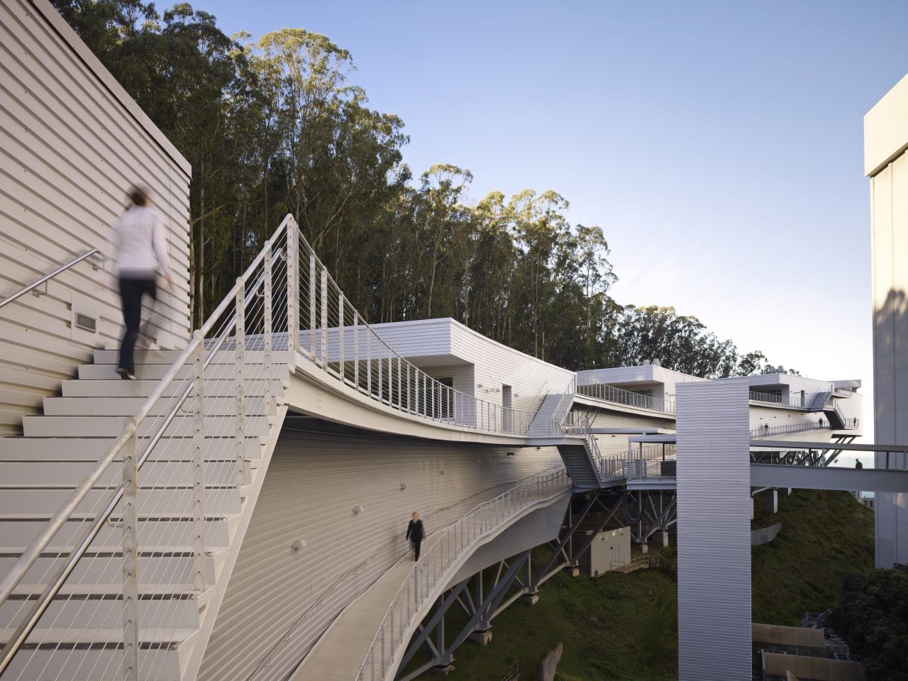 Gallery of Ray and Dagmar Dolby Regeneration Medicine Building / Rafael ...