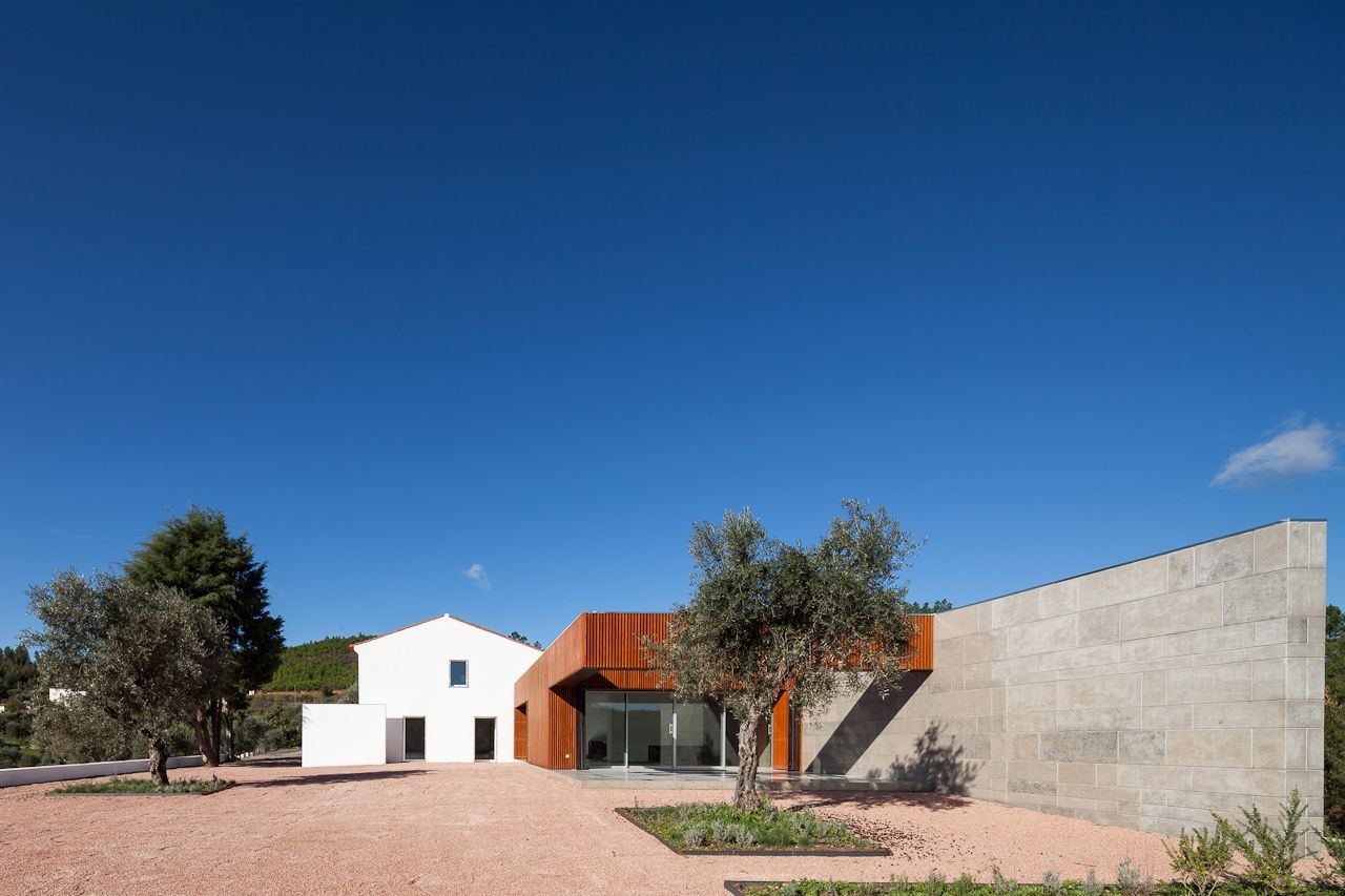 Gallery of Vale de Abelha House / Duarte Pape - 13