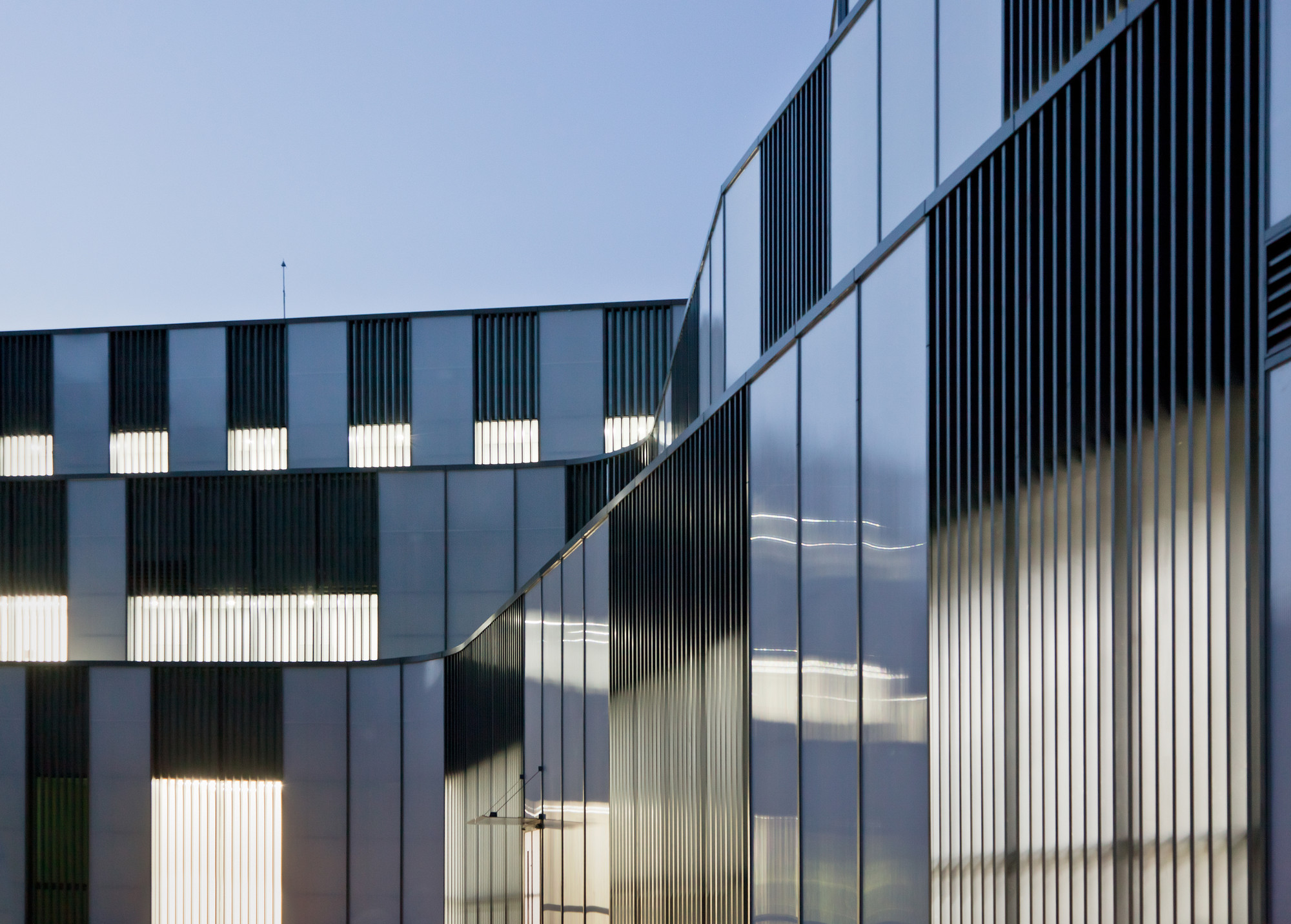 Gallery of Art and Crafts Studios / poly.m.ur - 21