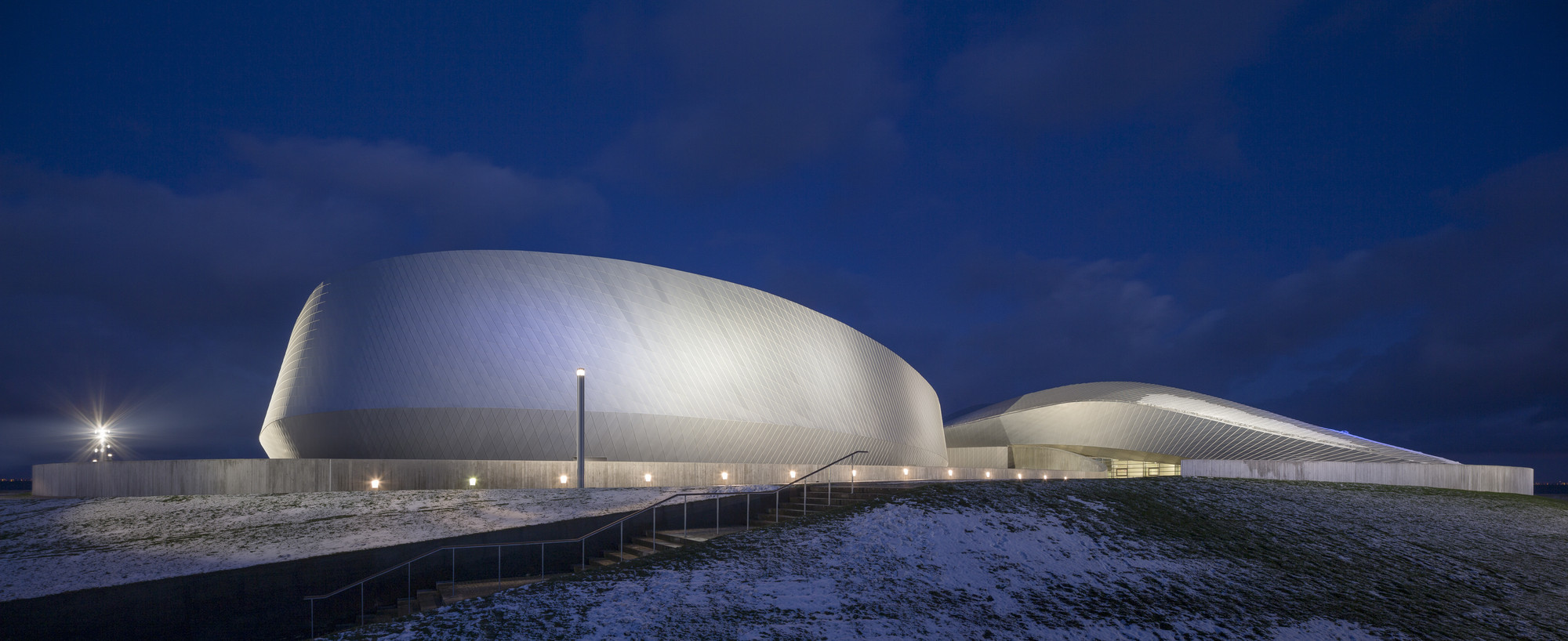 Galería de El Planeta Azul / 3XN - 12