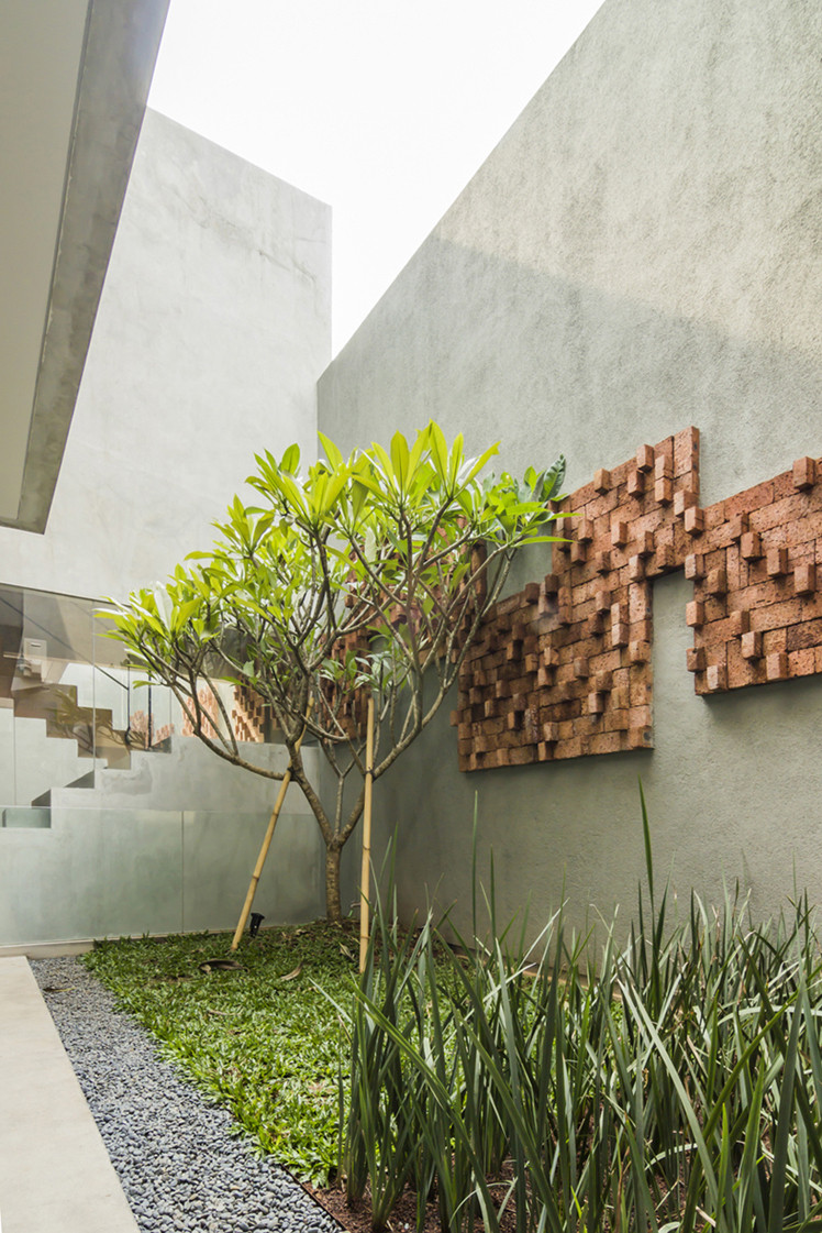 Gallery of Lumber Shaped-Box House / Atelier Riri - 20