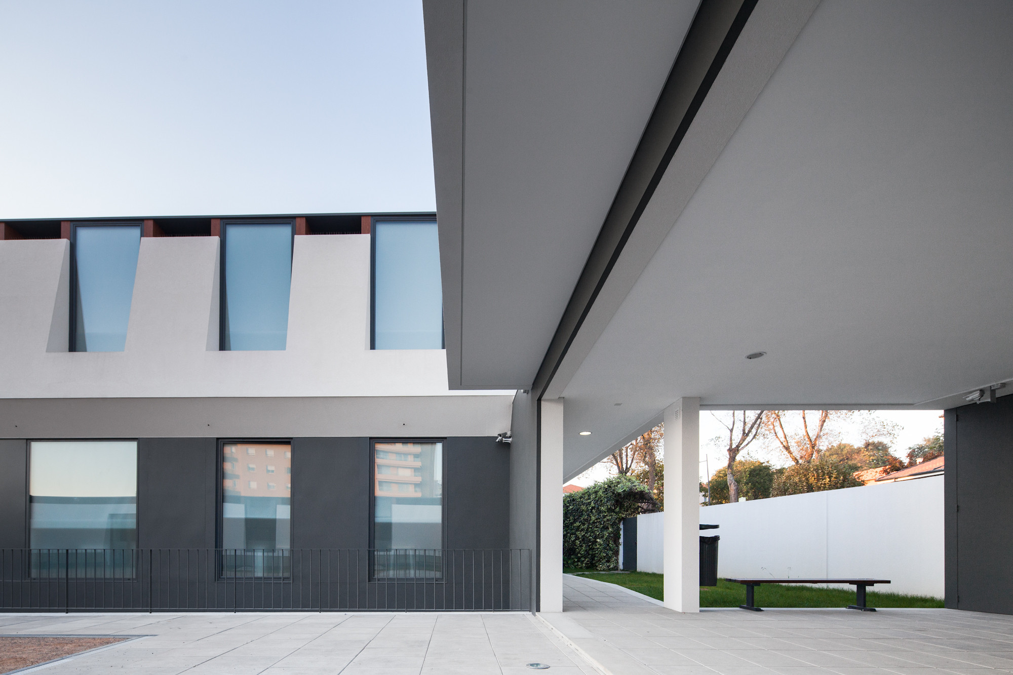 Galería de Escuela Cebes / OVAL - 19