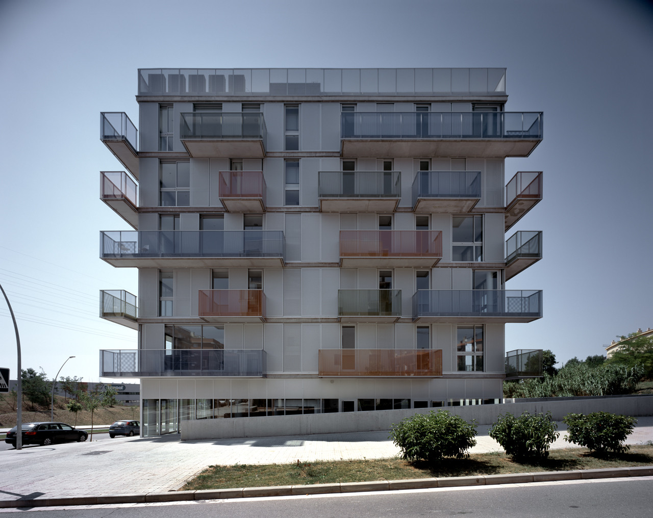 Gallery of 20 Unit Multifamily Housing and Commercial Block / Narch - 6