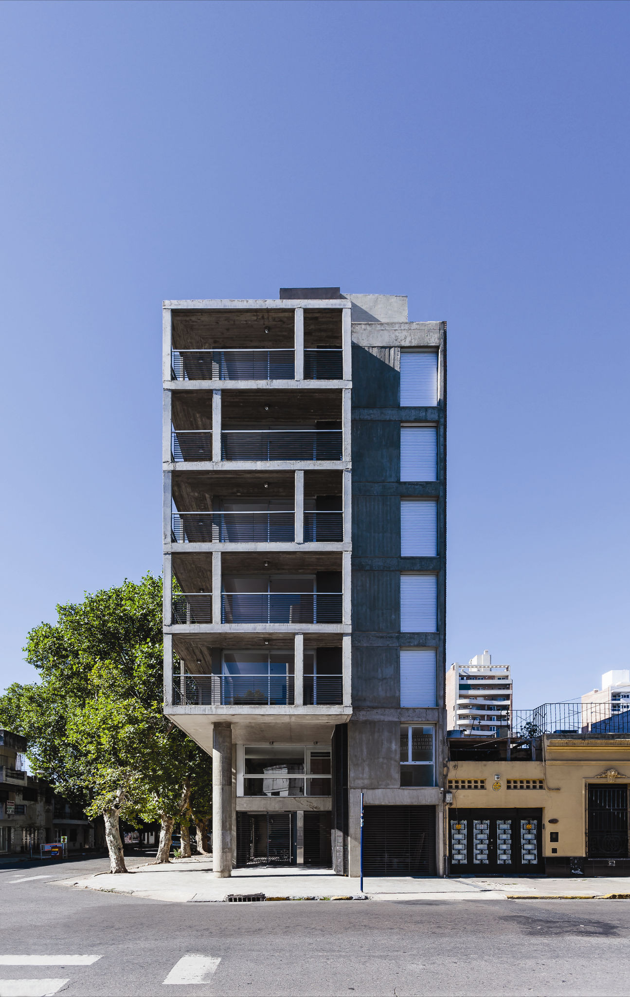 SL 2401 Building / CMS Arquitectas | ArchDaily