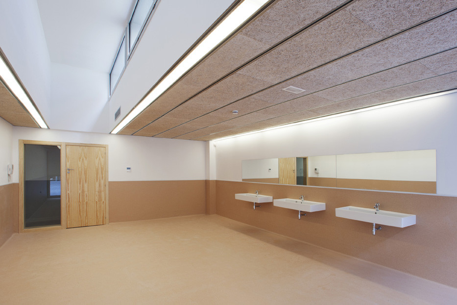 Gallery of Apartment Building and Learning Center In Barceloneta ...