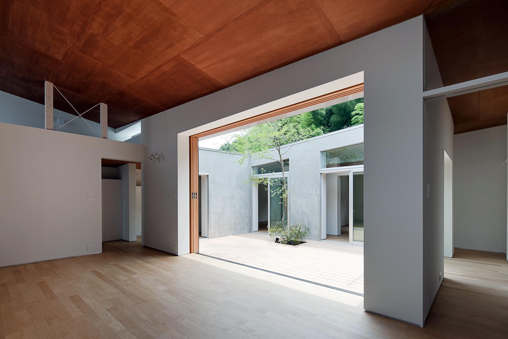 Gallery of House in Gamagori / Kazuki Moroe Architects - 12