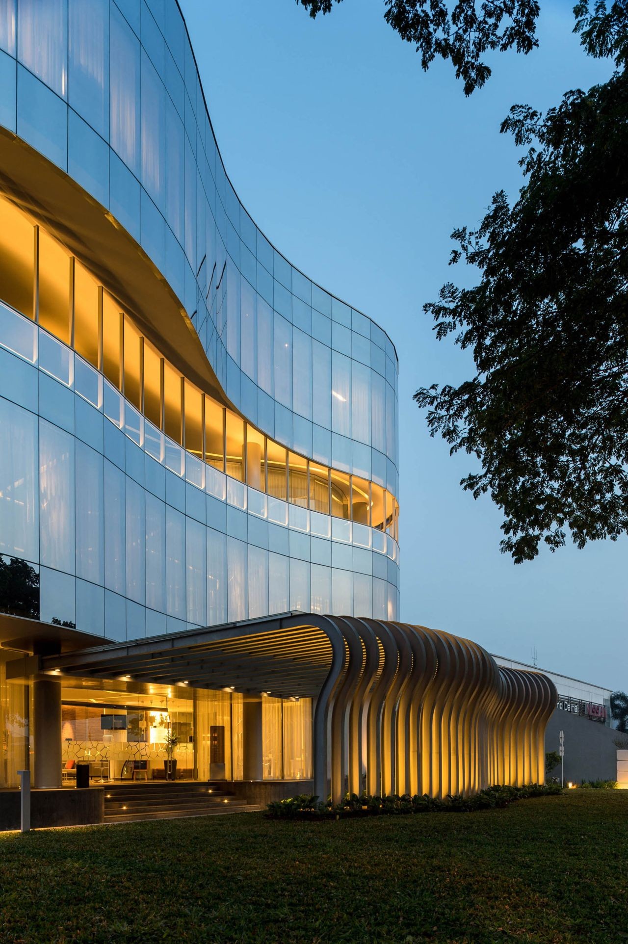 Gallery of Eau Building / HMP Architects - 12