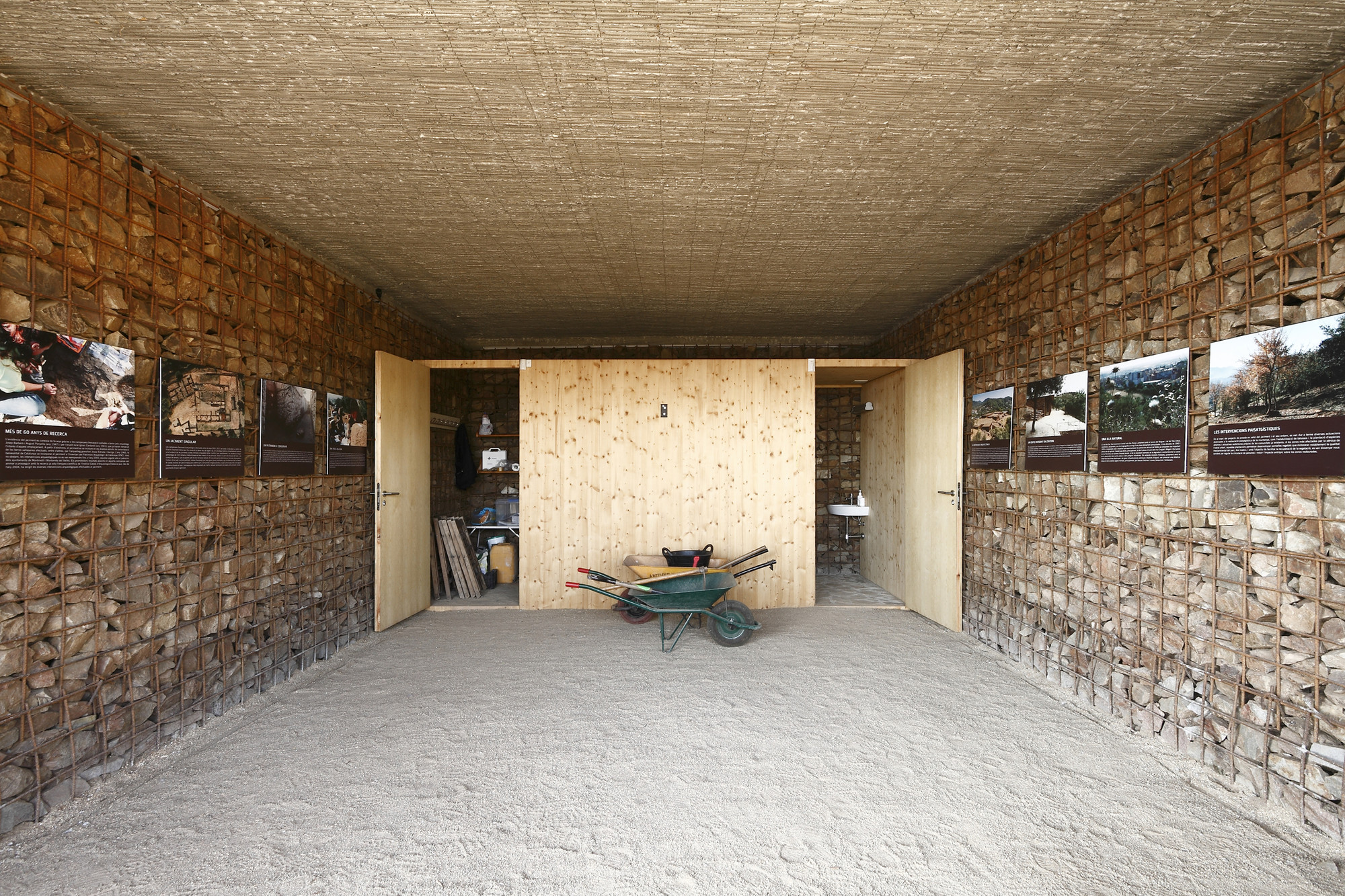 Gallery of Acces Pavillion in “Els Turons de Les Tres Creus” / Toni ...