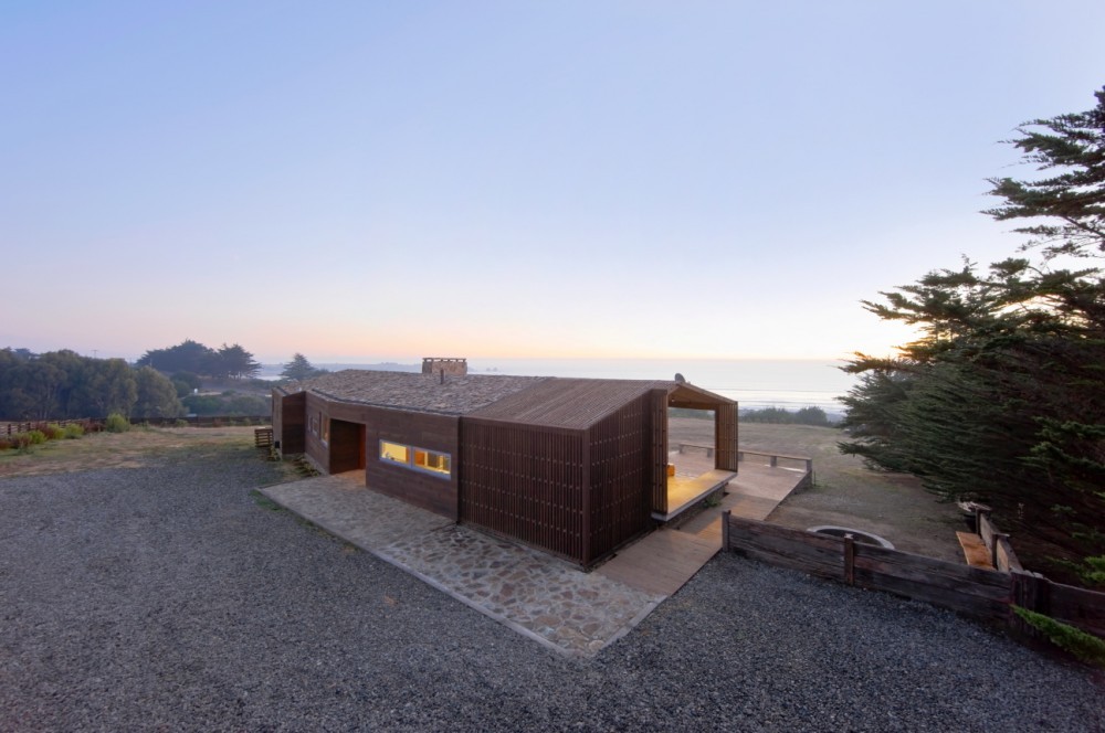 Gallery of Plinth House / LAND Arquitectos - 8
